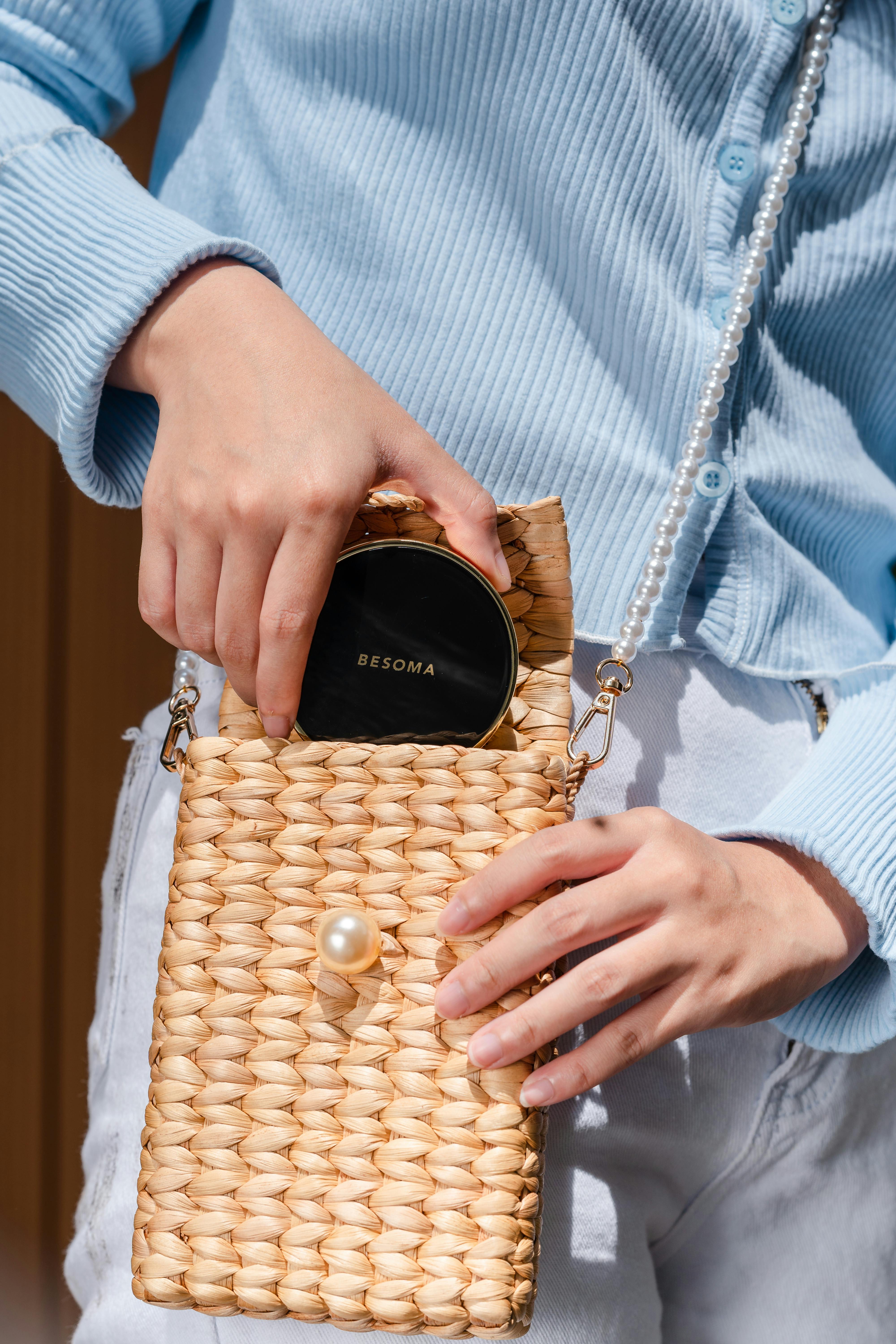 Bag With Model Photos, Download The BEST Free Bag With Model Stock ...