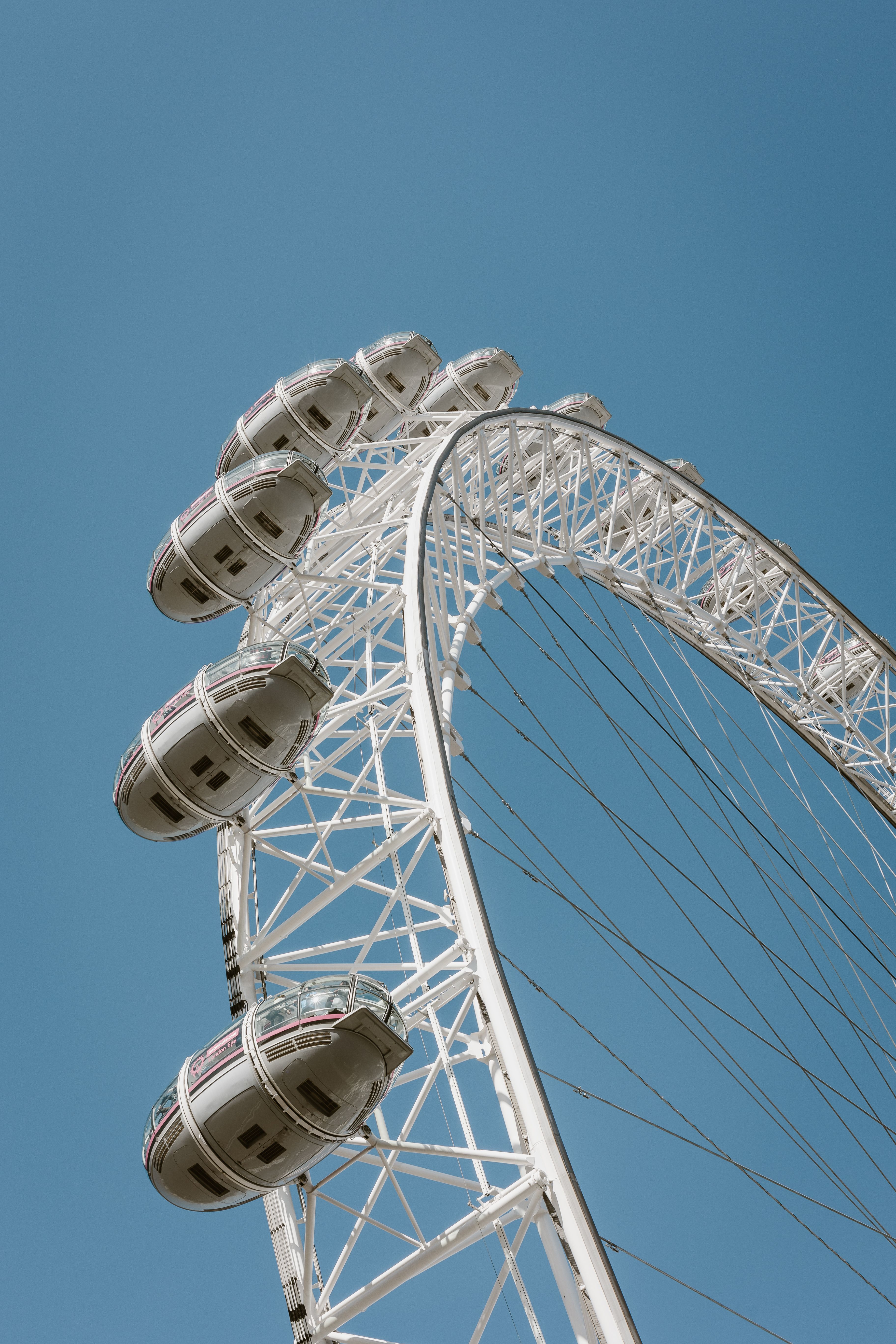 Ovoidal Capsules of London Eye Ferris Wheel Against the Sky · Free ...