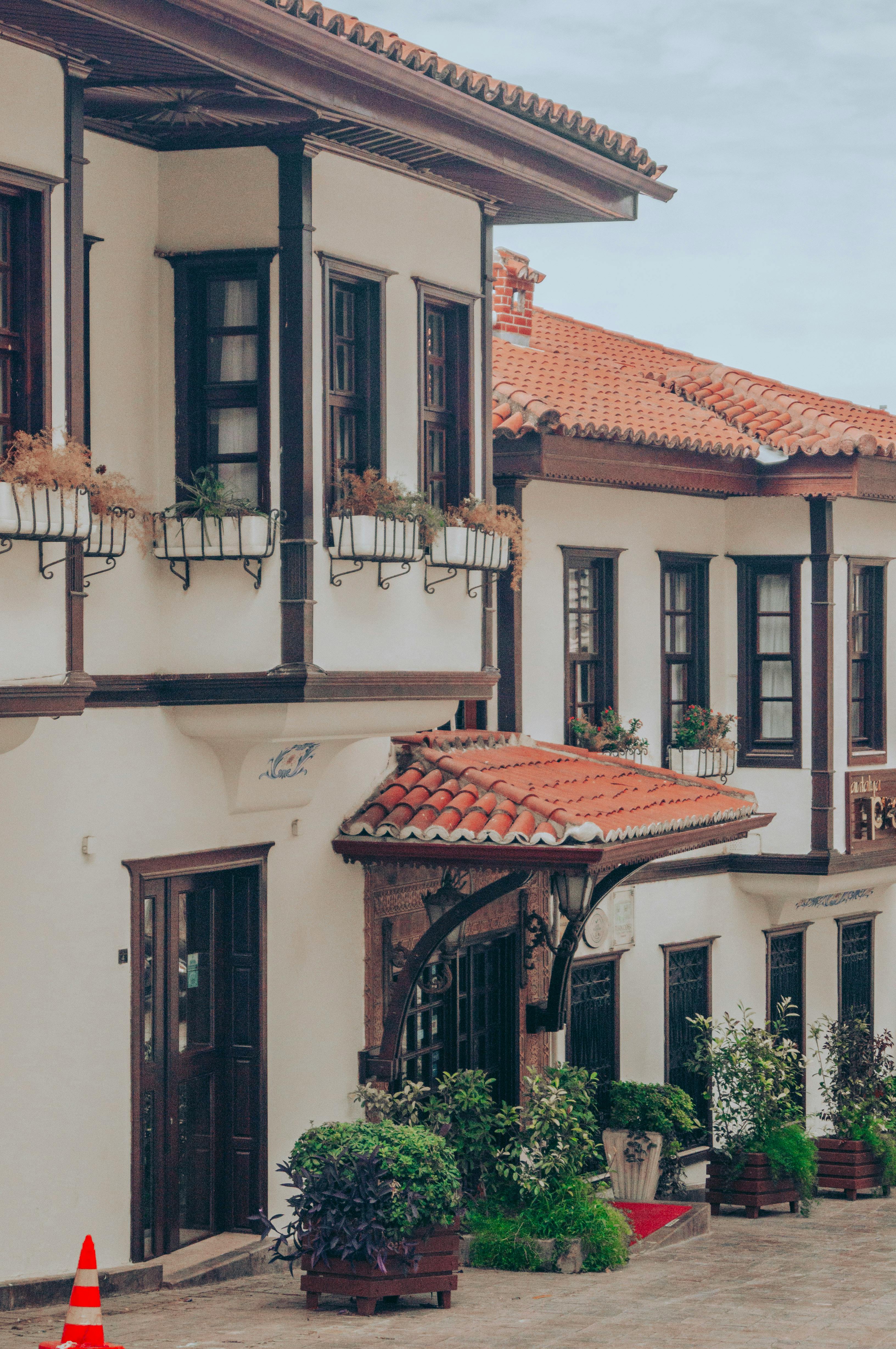 Traditional Building by the Street · Free Stock Photo