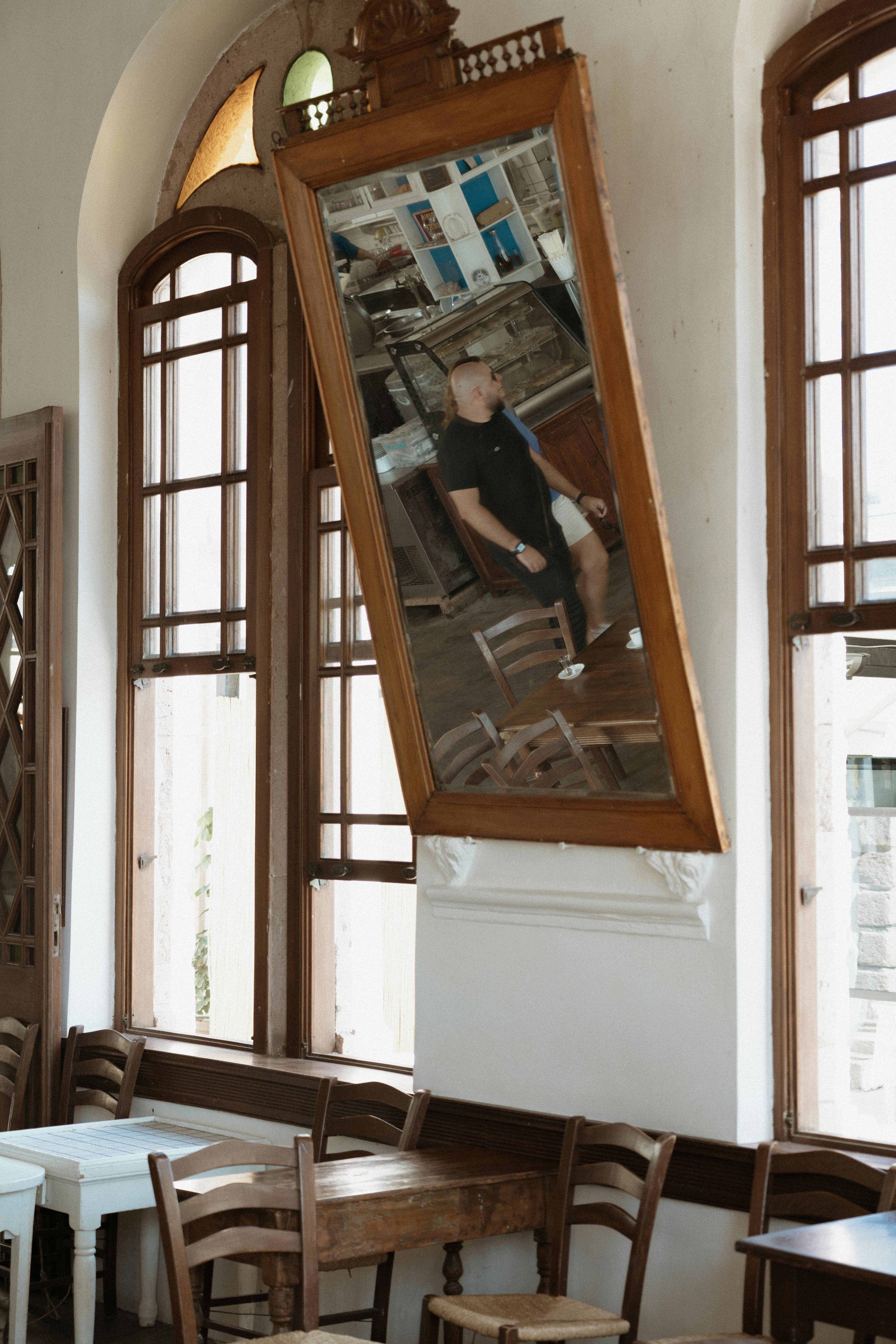 Mirror in a Restaurant · Free Stock Photo