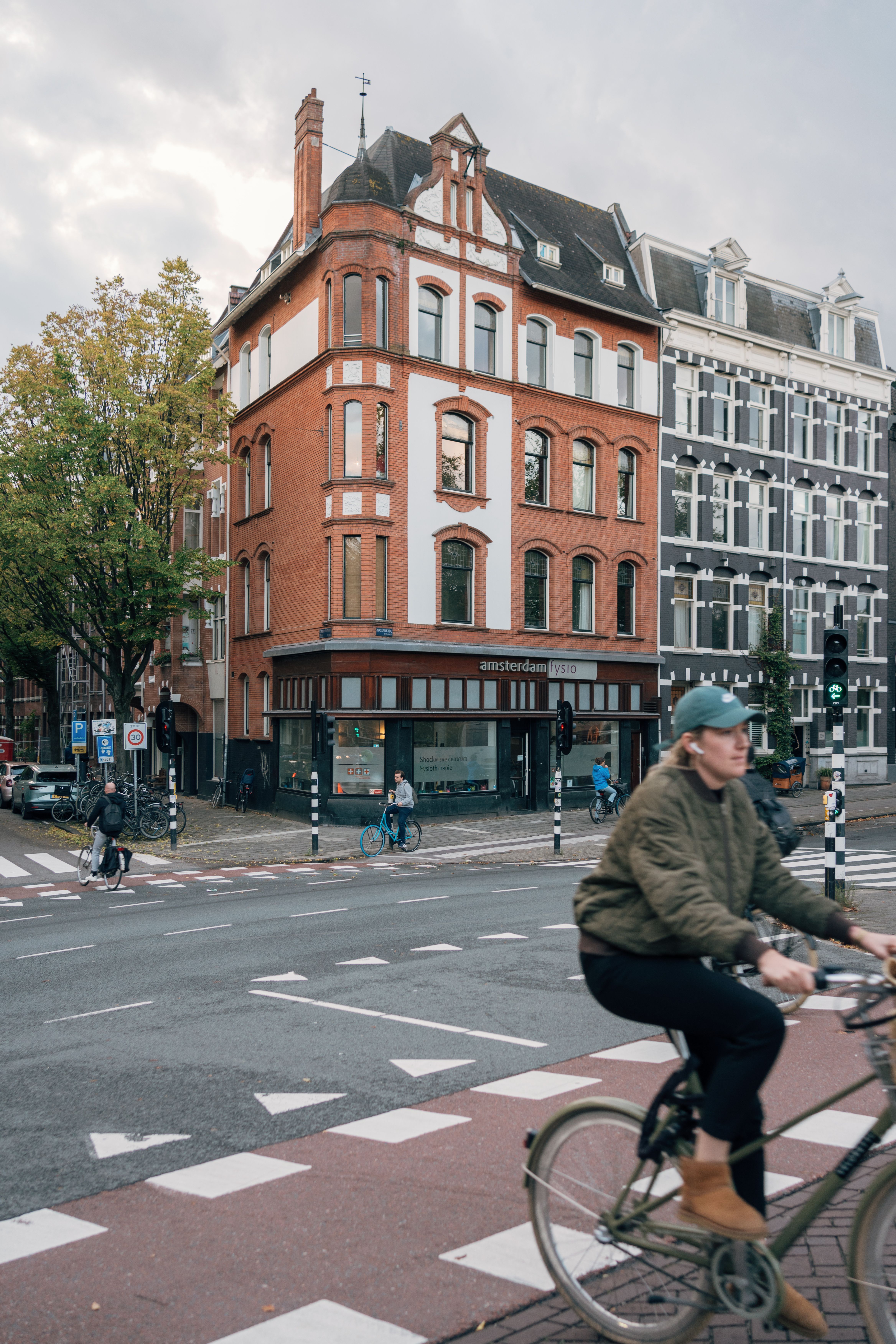 Townhouse on the Corner in Amsterdam, Netherlands · Free Stock Photo