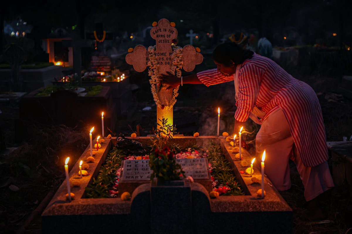 Cemetery At Night Photos, Download The BEST Free Cemetery At Night ...