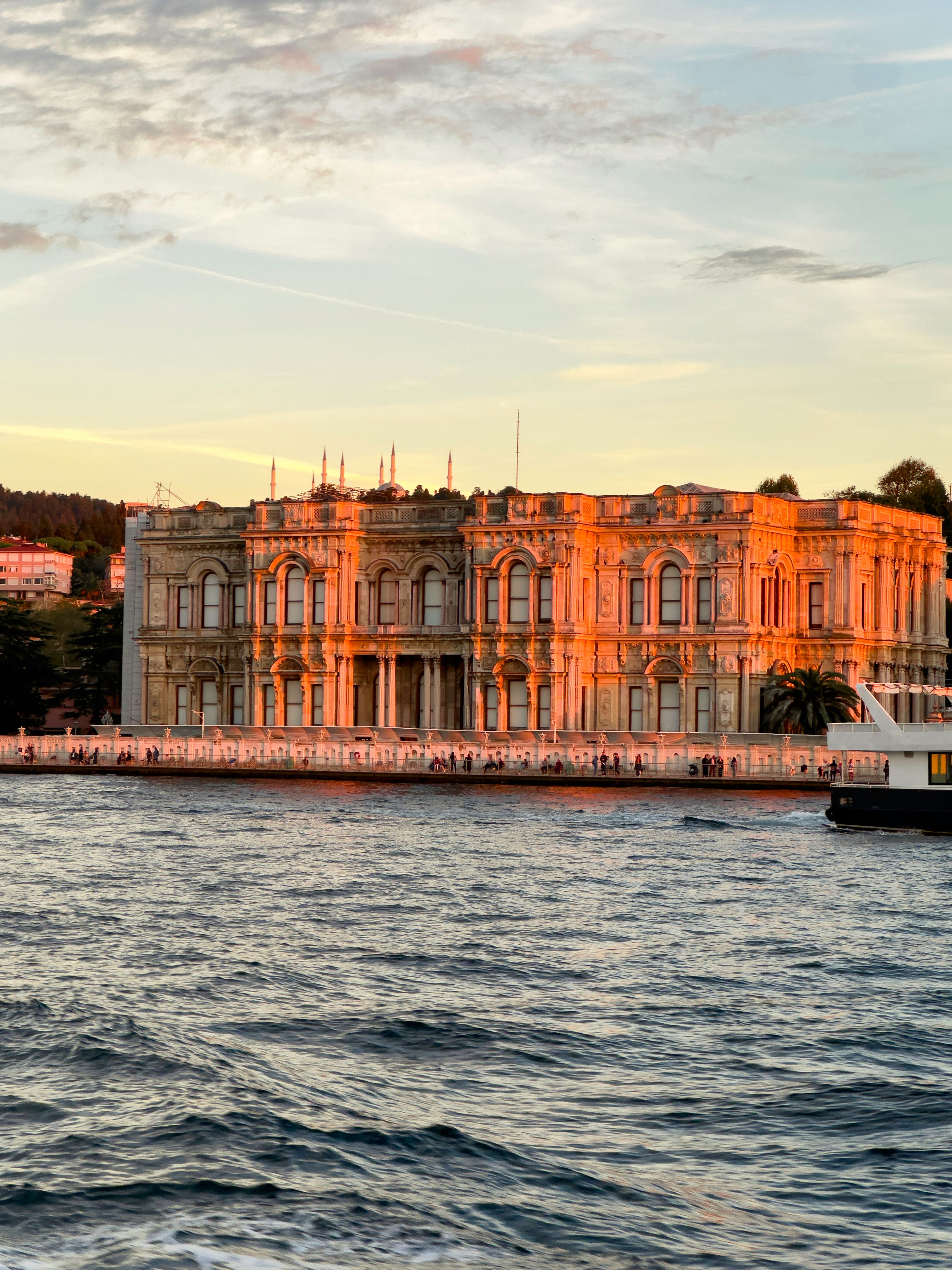 Beylerbeyi Palace in Istanbul at Sunset · Free Stock Photo