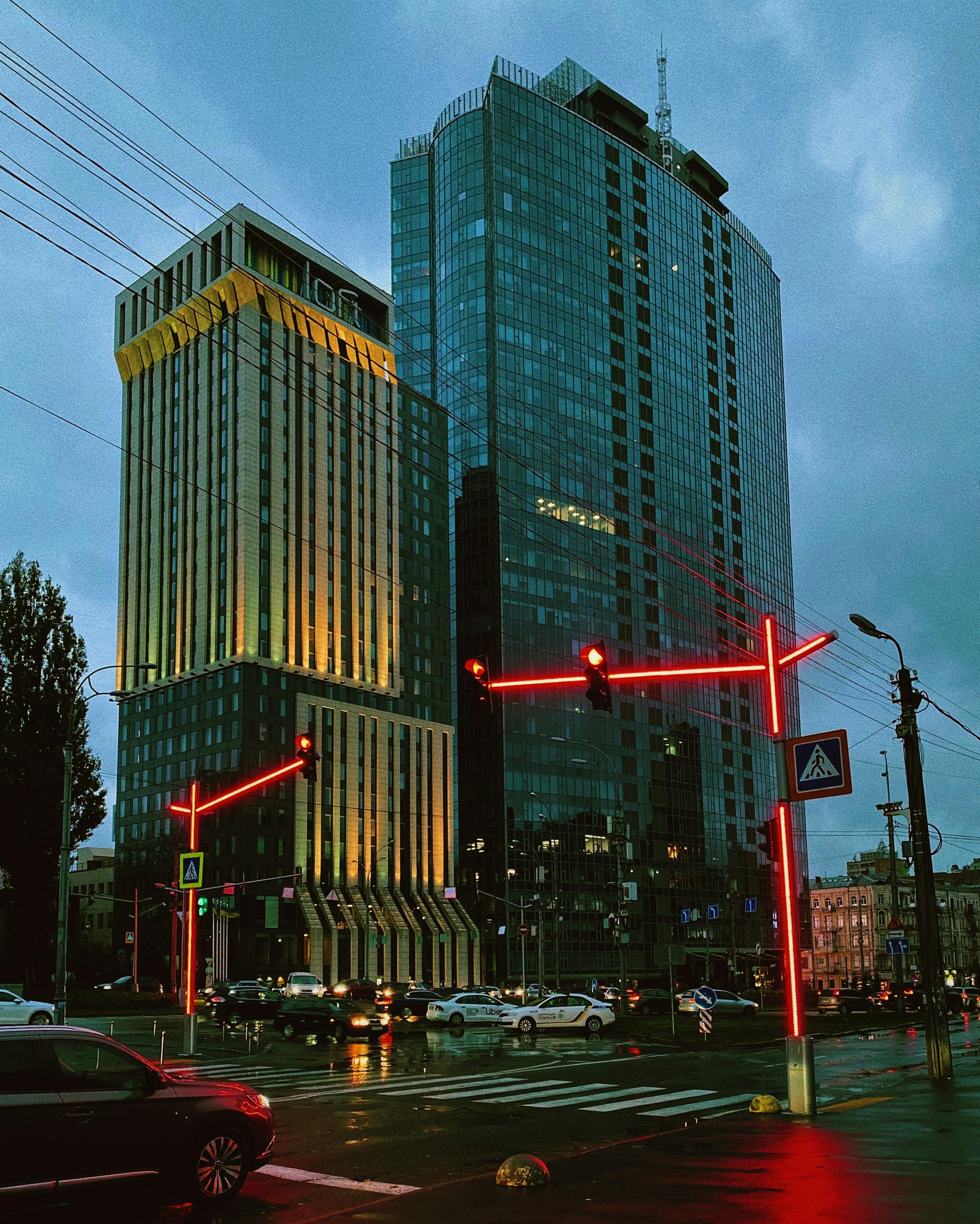 Red Light on Street in City · Free Stock Photo