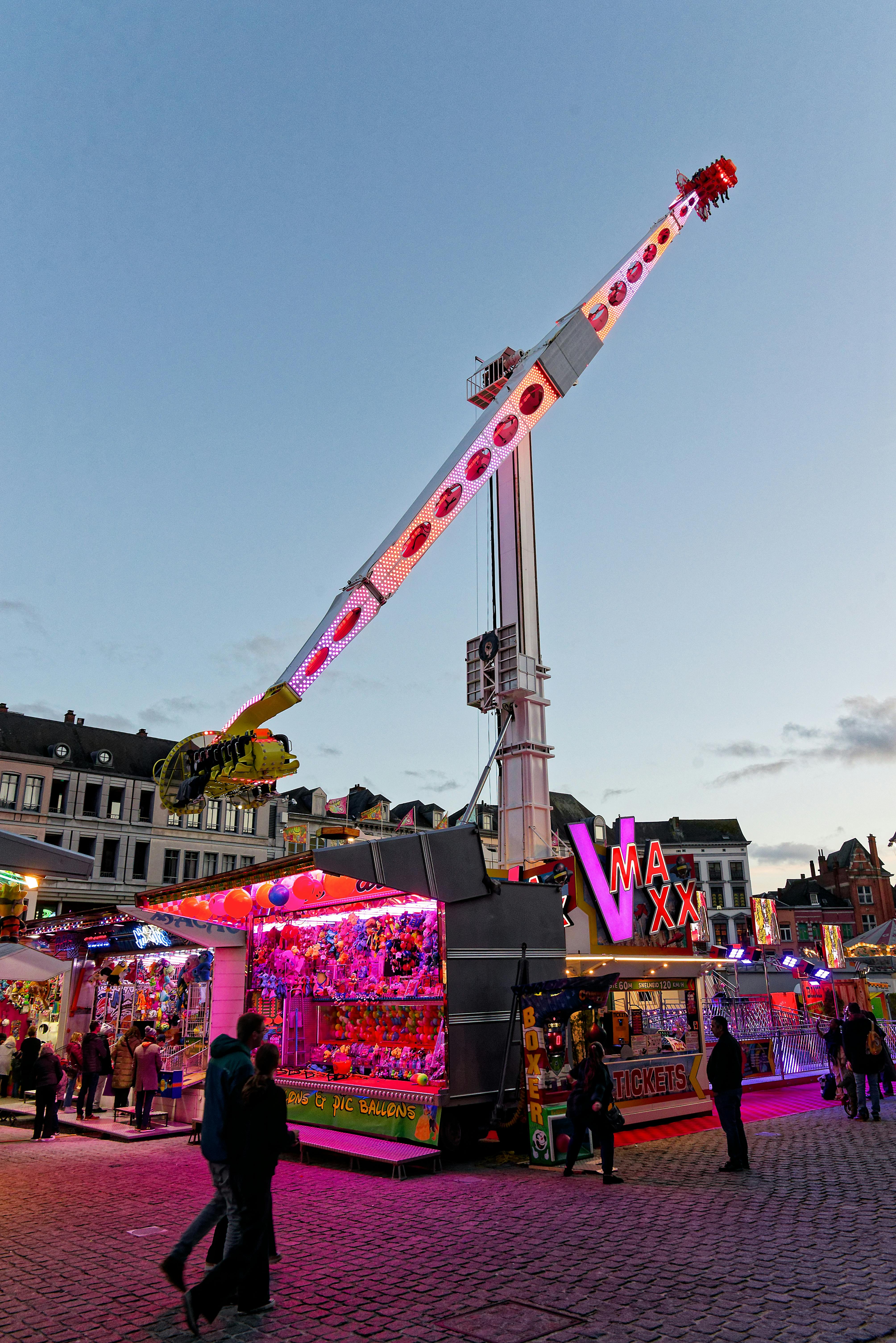 Illuminated Machine on a Funfair · Free Stock Photo