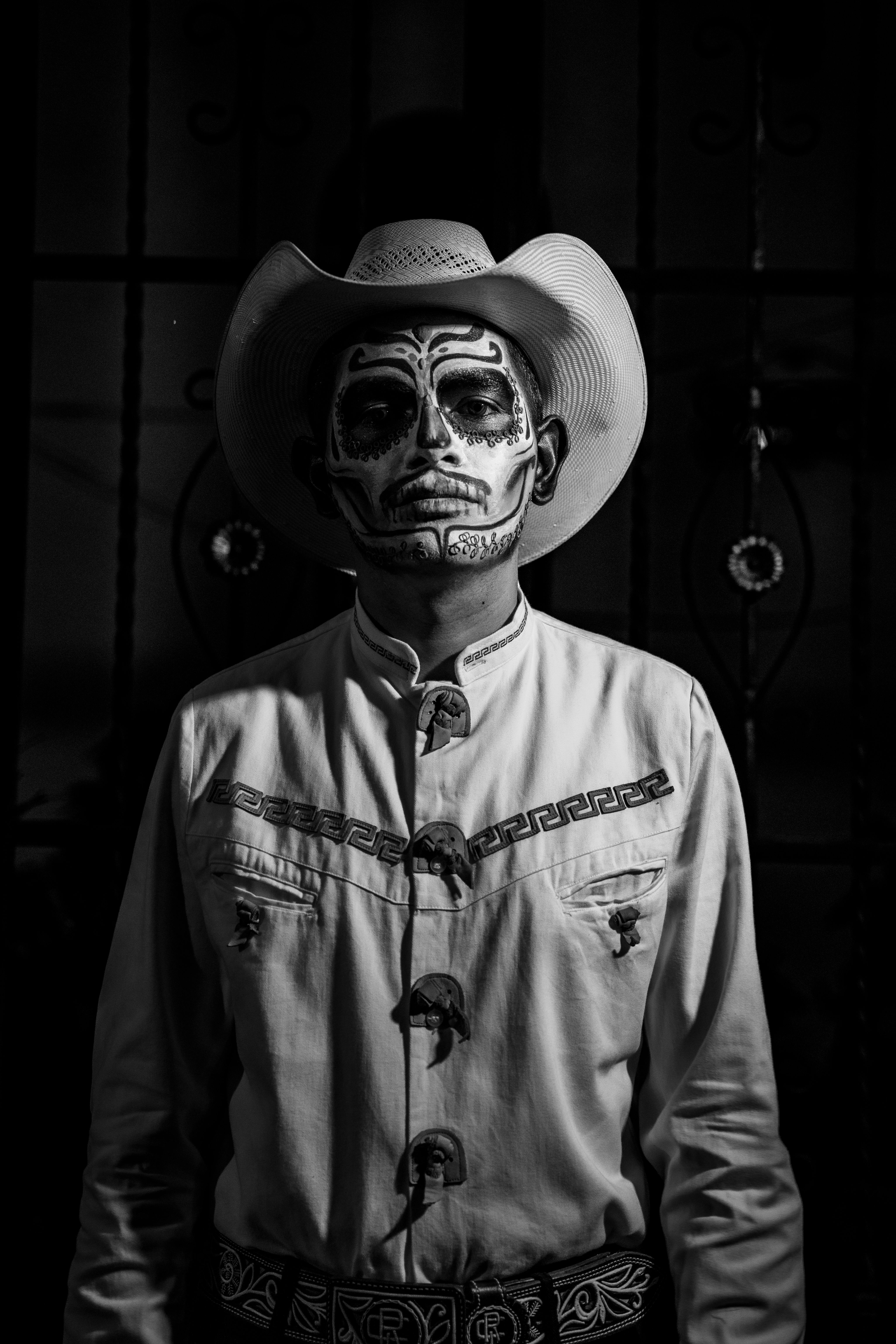 Man in Traditional North American Indigenous Clothing · Free Stock Photo
