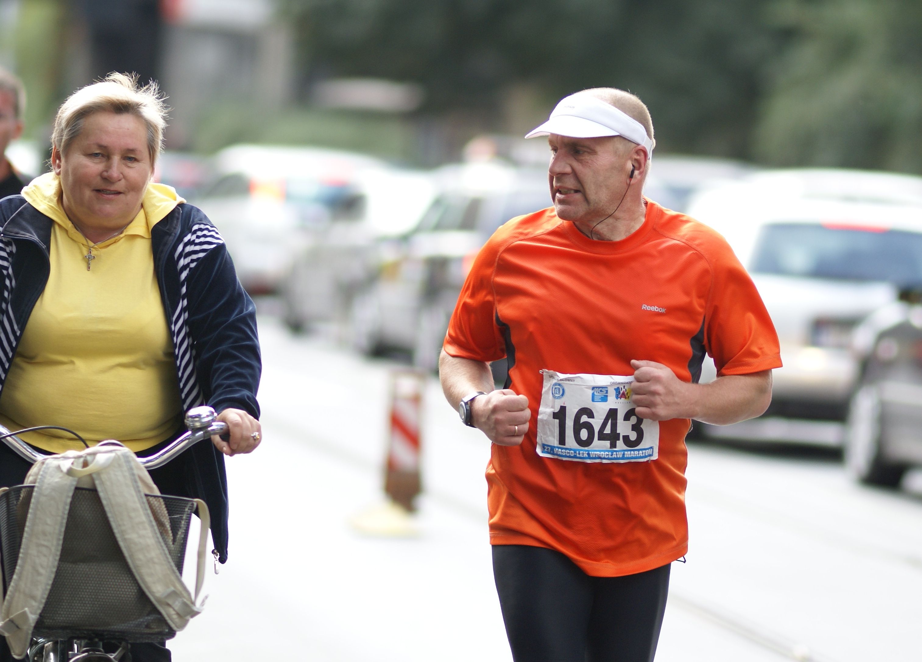 A man and woman running in a race · Free Stock Photo