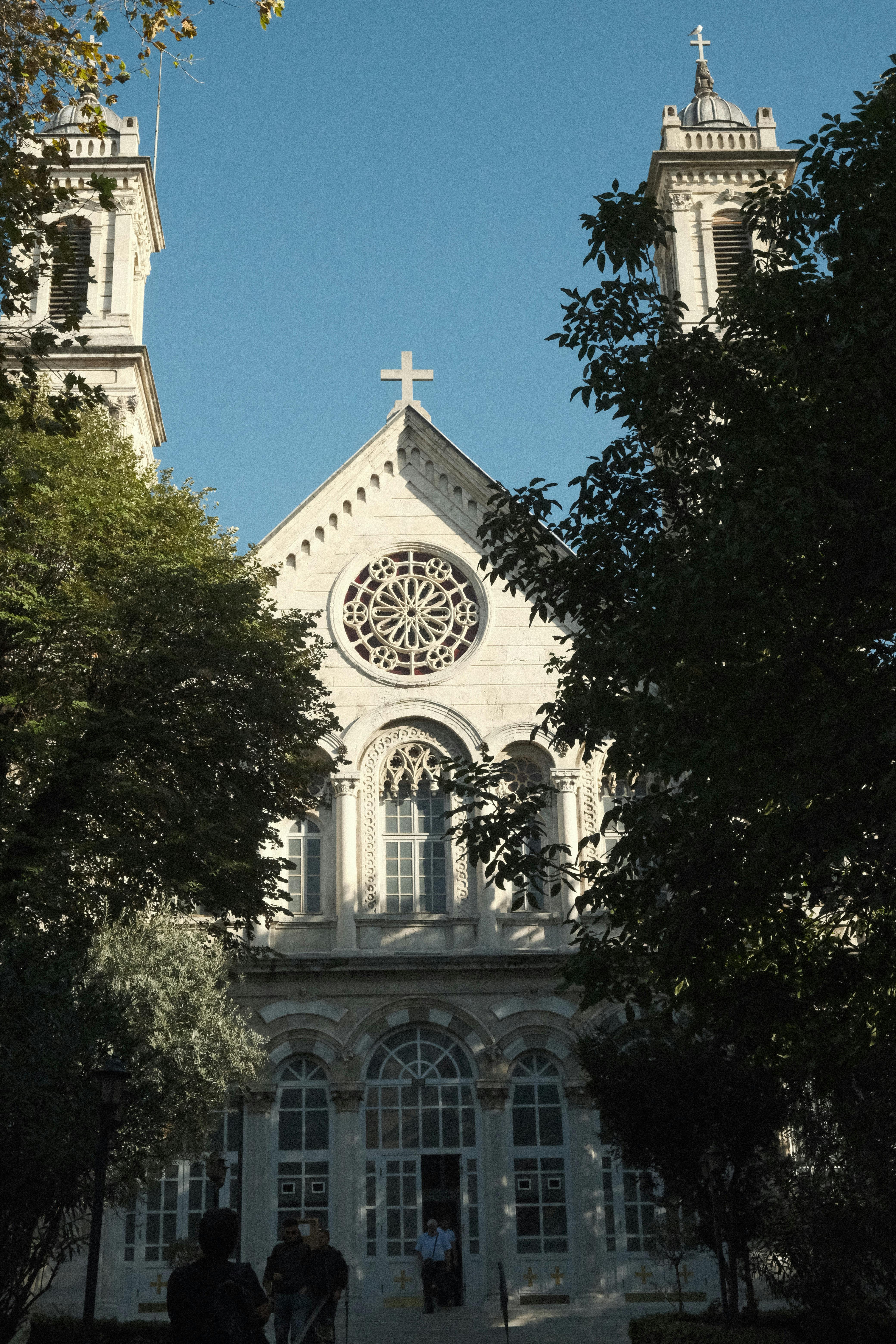 White and Blue Church Building Under the Blue Sky · Free Stock Photo