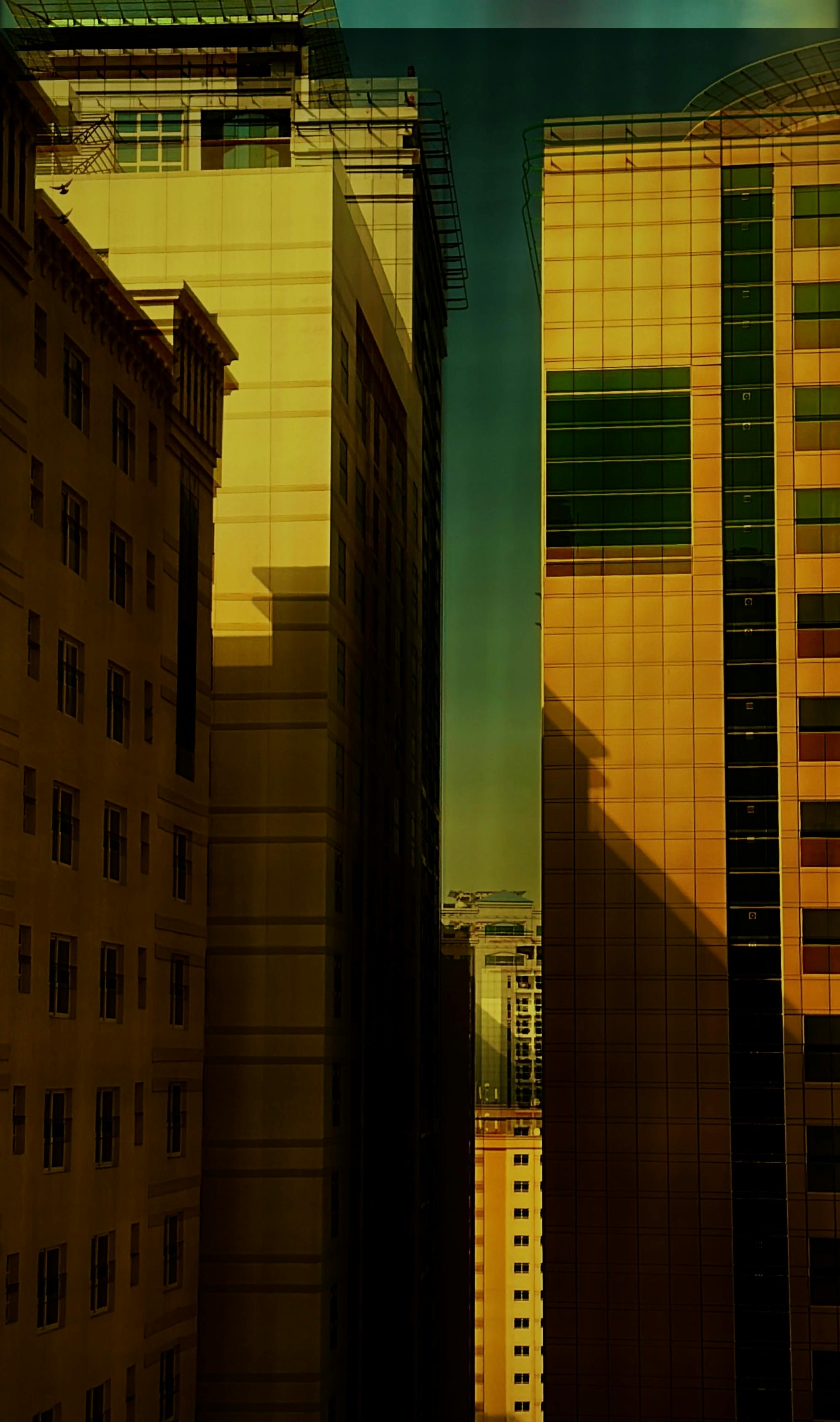 Residential Building in City at Sunset · Free Stock Photo