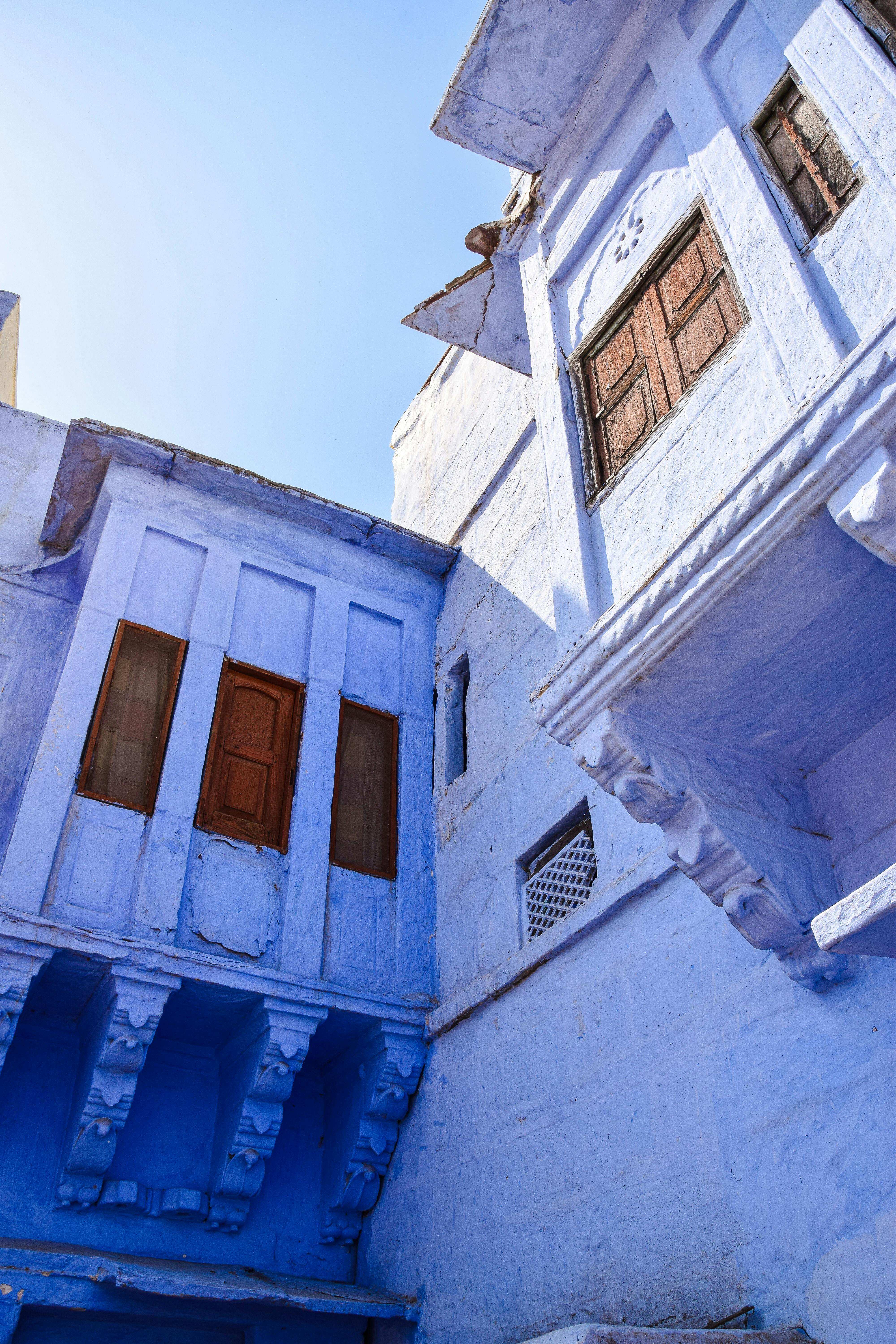 White Tenement in India in Sunlight · Free Stock Photo