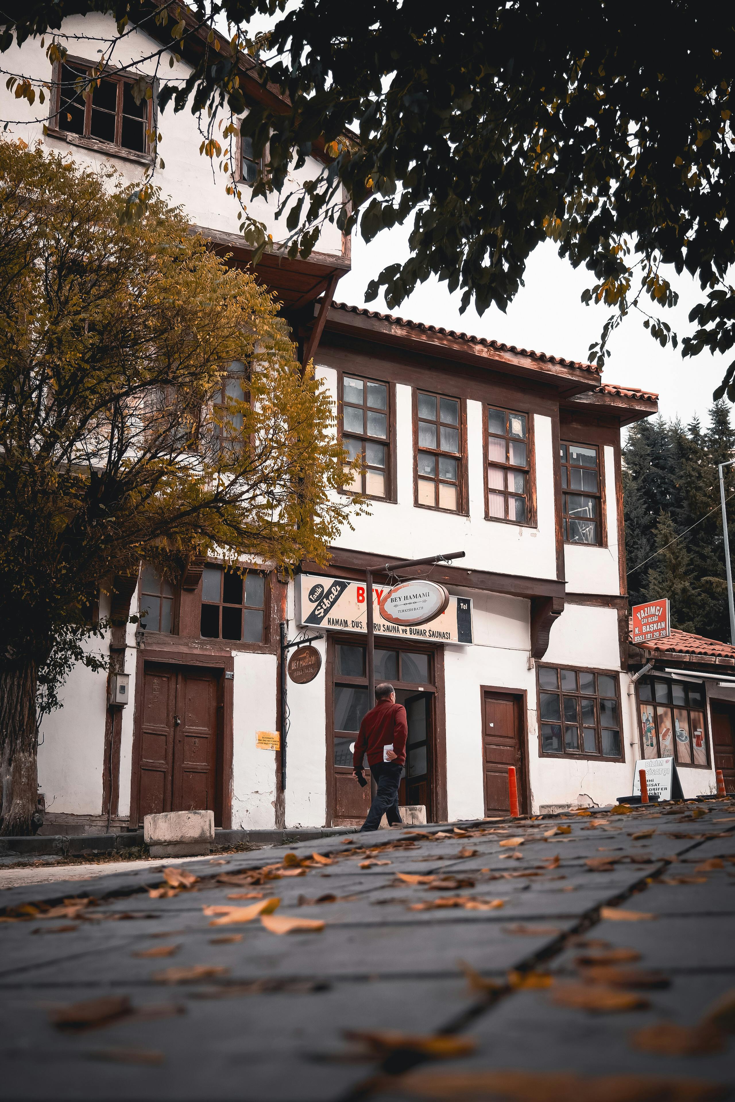 Windows Man Photos, Download The BEST Free Windows Man Stock Photos ...