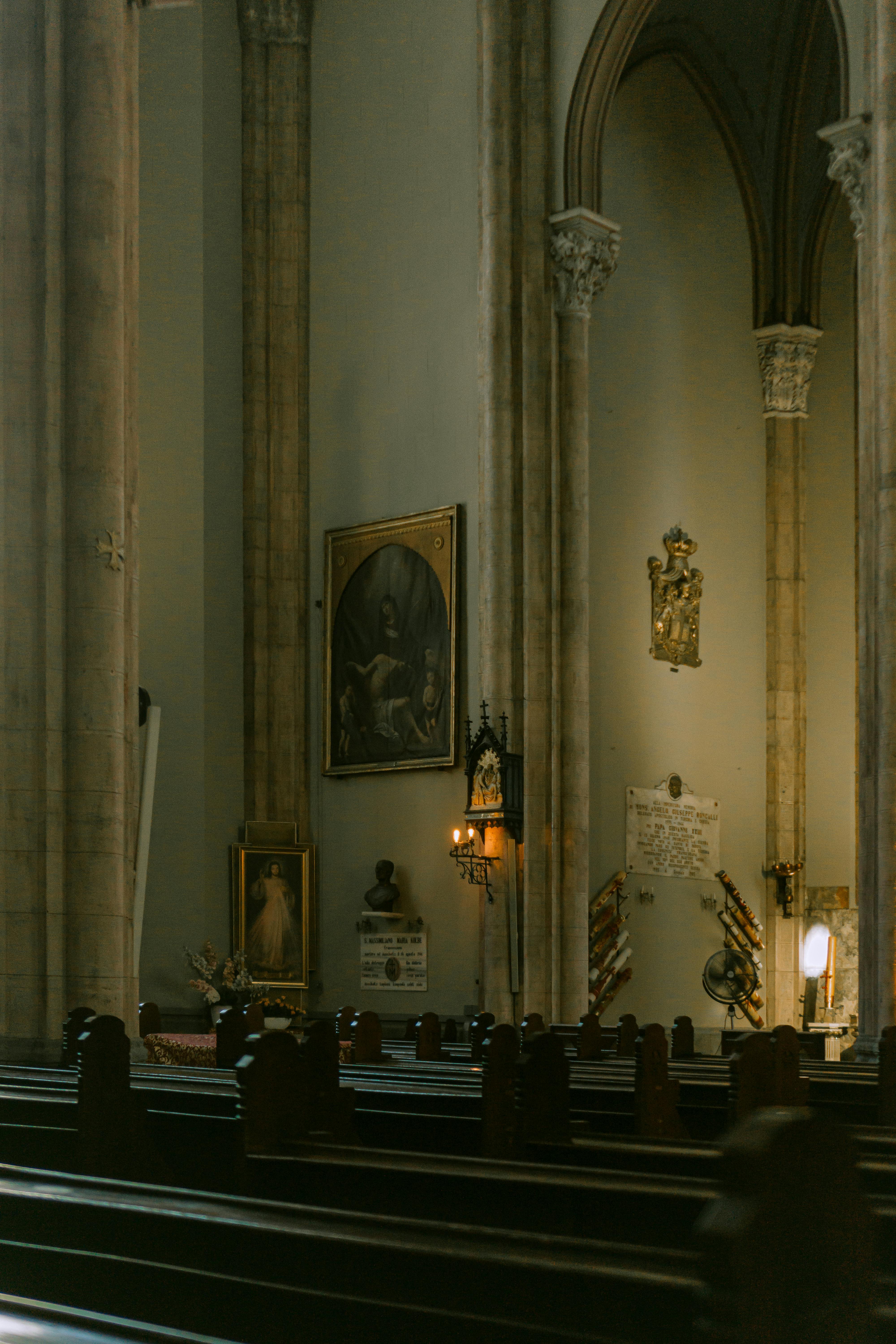 Brown and White Church Interior · Free Stock Photo
