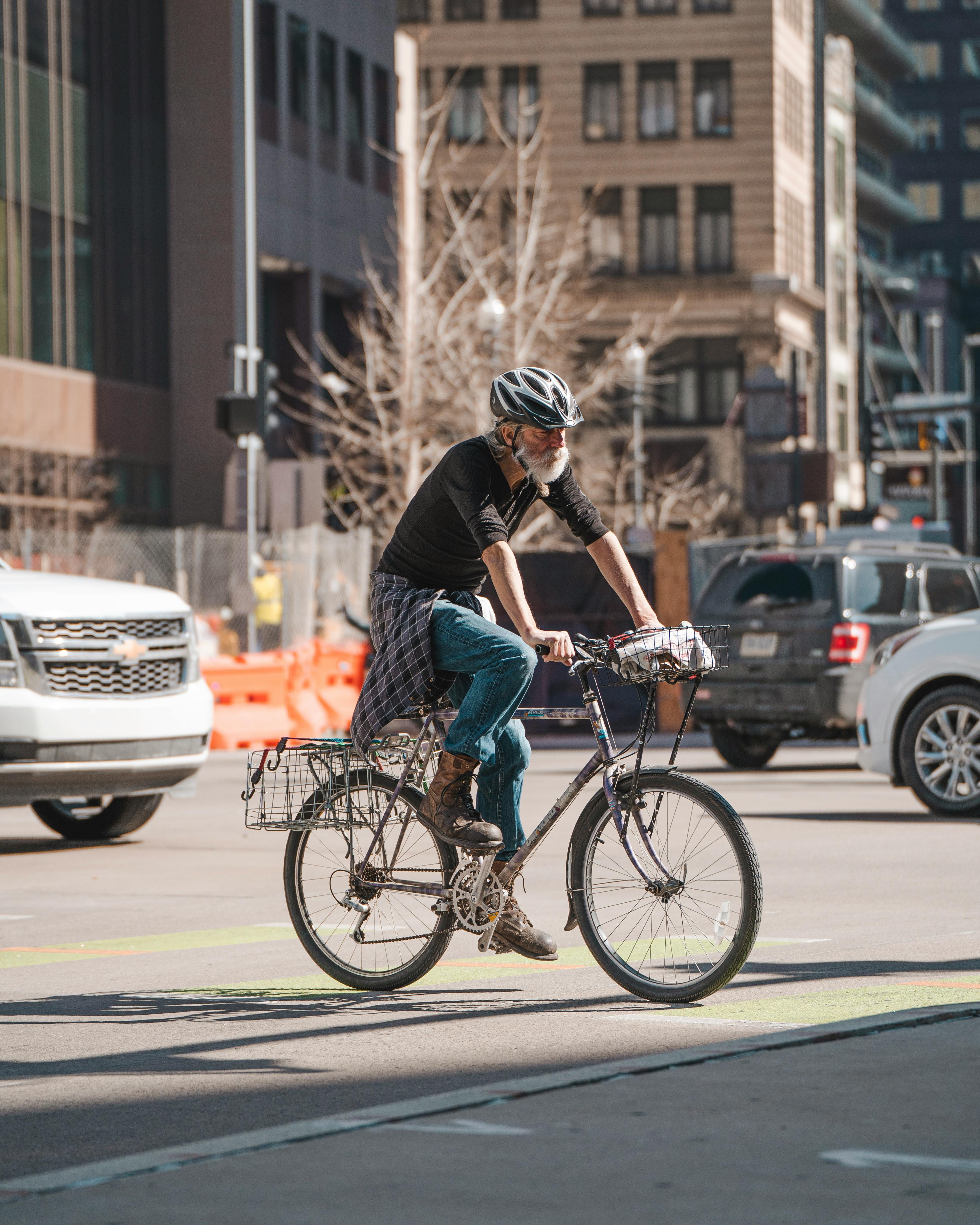 Cyclist in City · Free Stock Photo