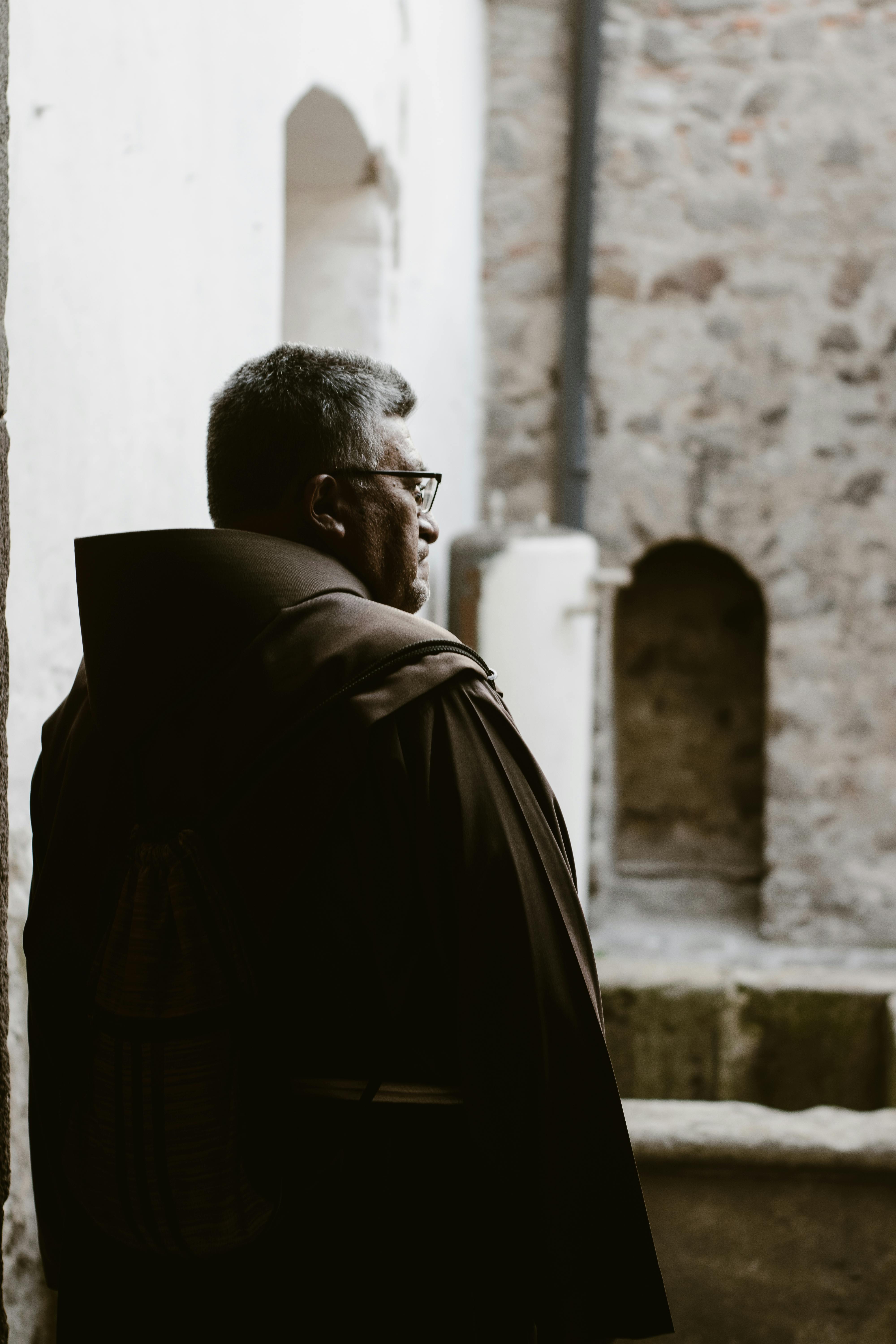 Back View of Monk · Free Stock Photo