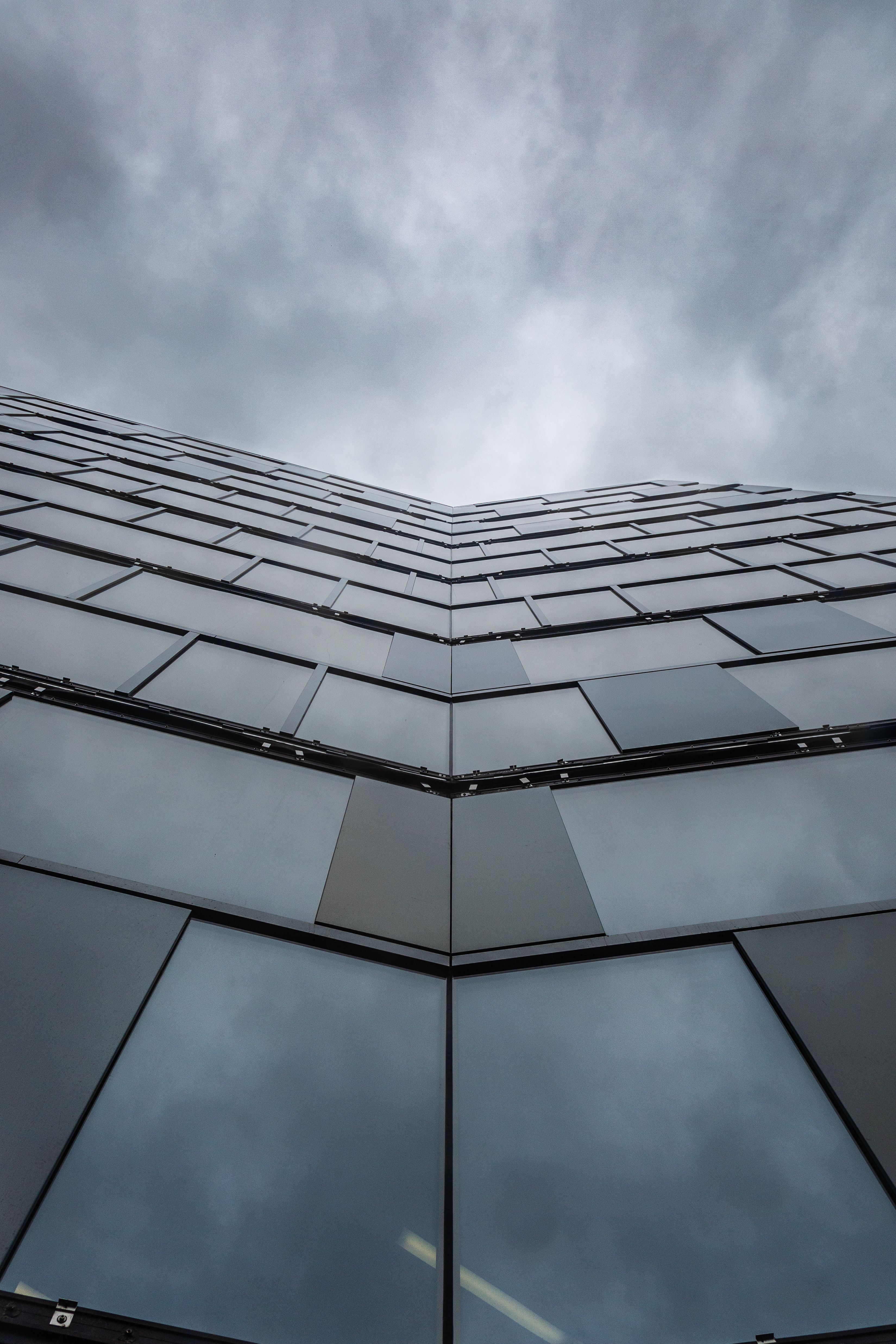 Modern Building with Glassy Facade · Free Stock Photo