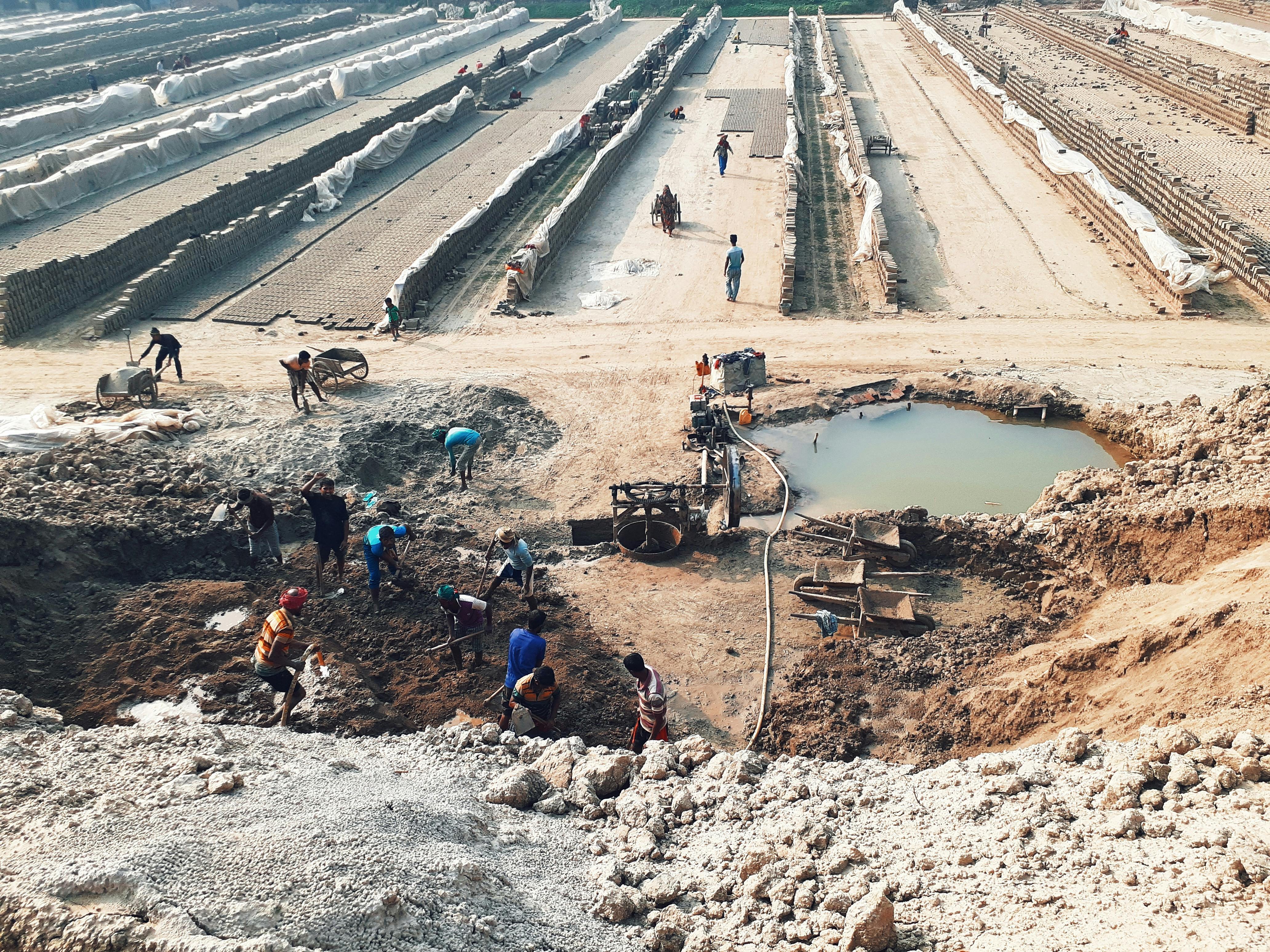 Men Digging and Working · Free Stock Photo