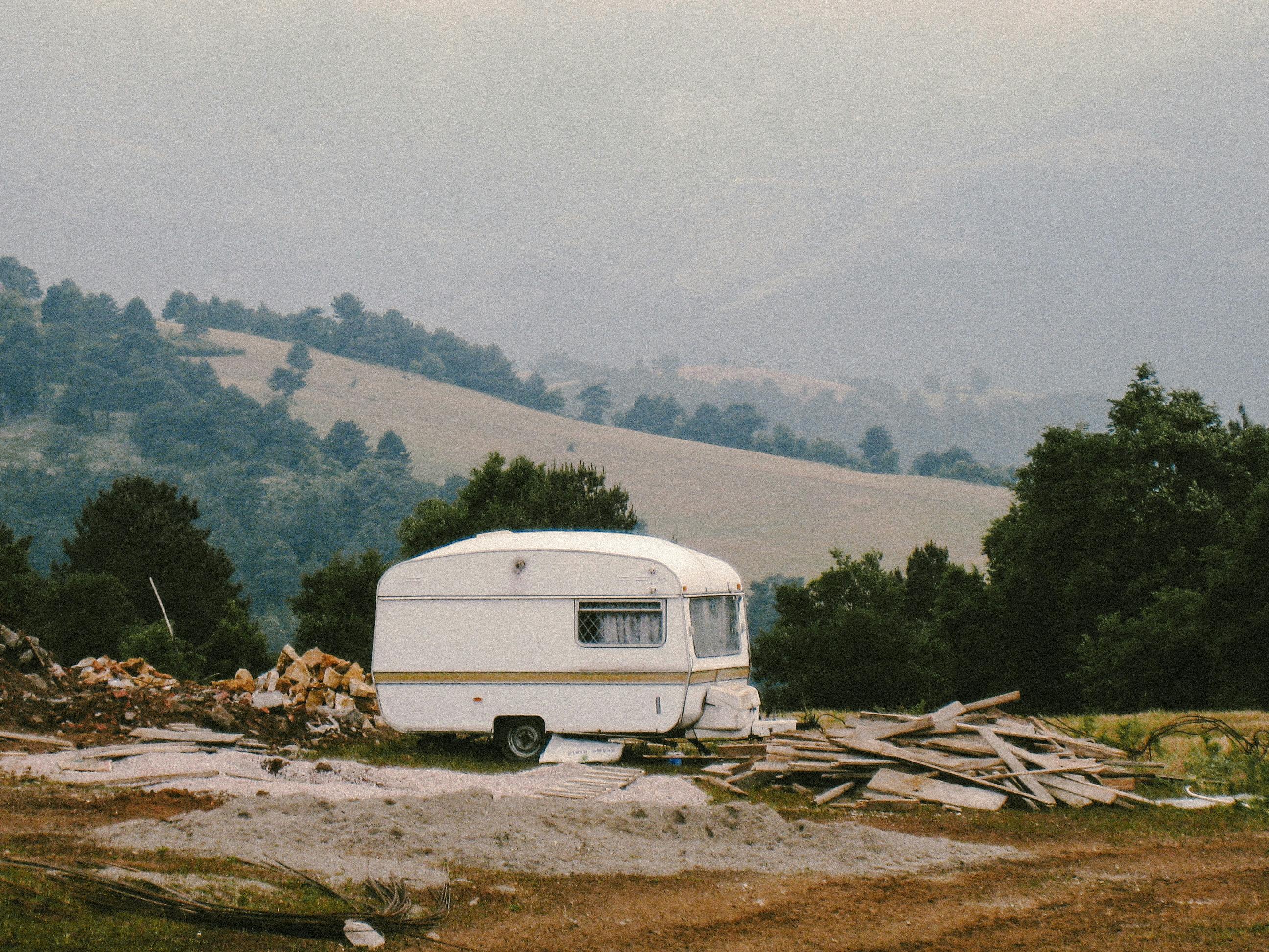 RV Trailer in Countryside · Free Stock Photo