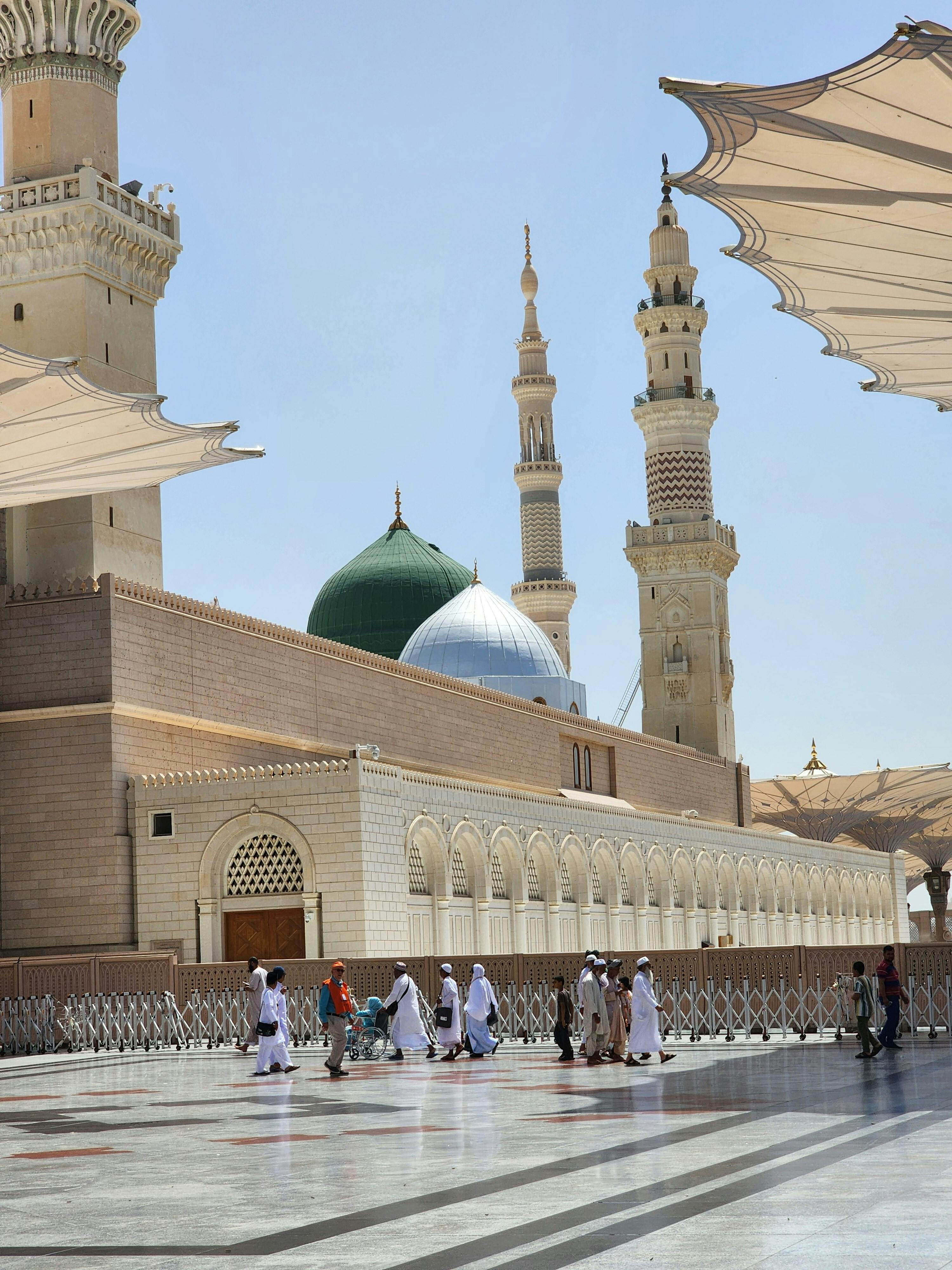 Park tof the Al-Masjid an-Nabawi, the Prophets Mosque in Medina, Saudi ...