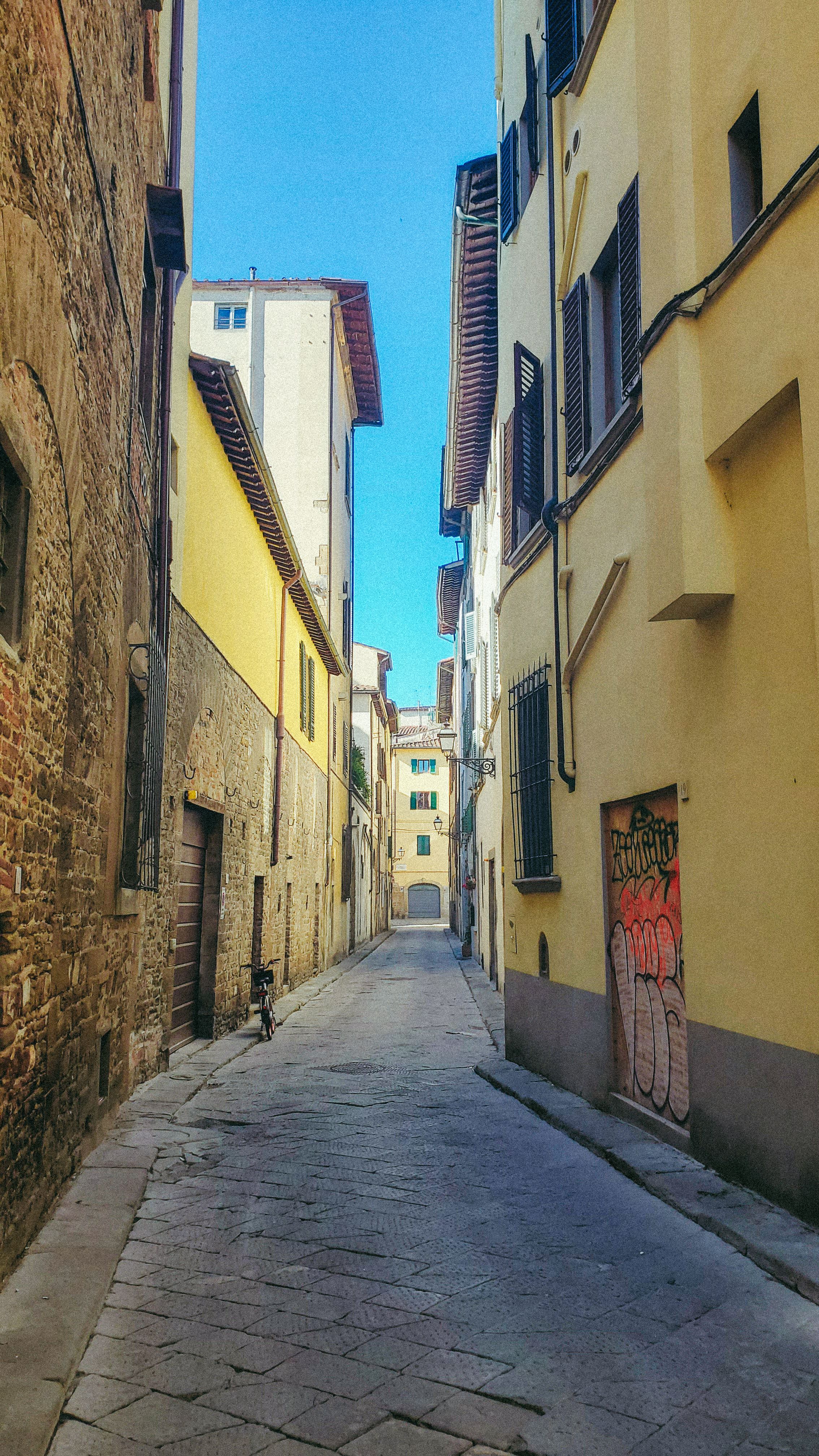 Empty Street With Bunches Photos, Download The BEST Free Empty Street ...