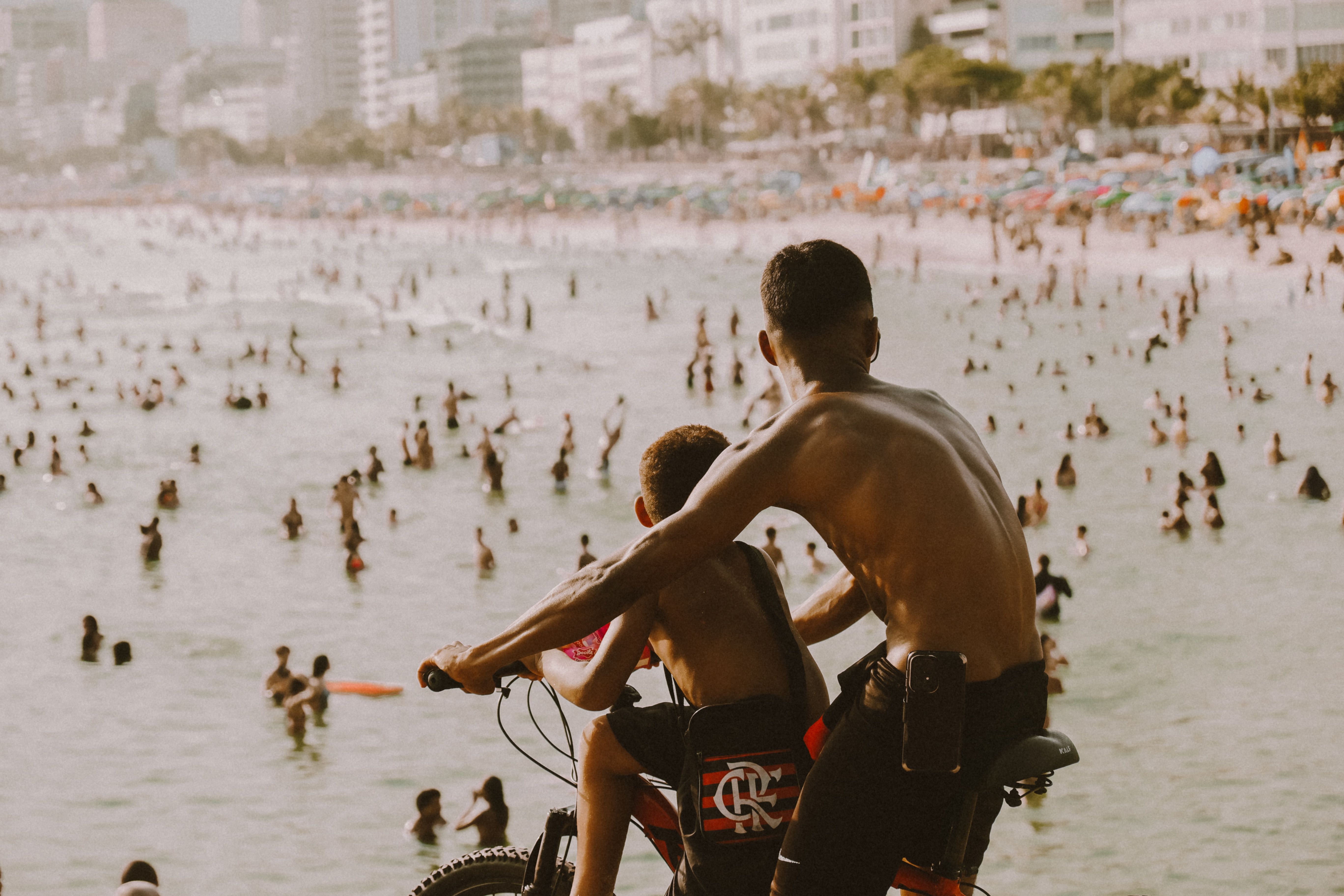 Crowded Beach Photos, Download The BEST Free Crowded Beach Stock Photos ...