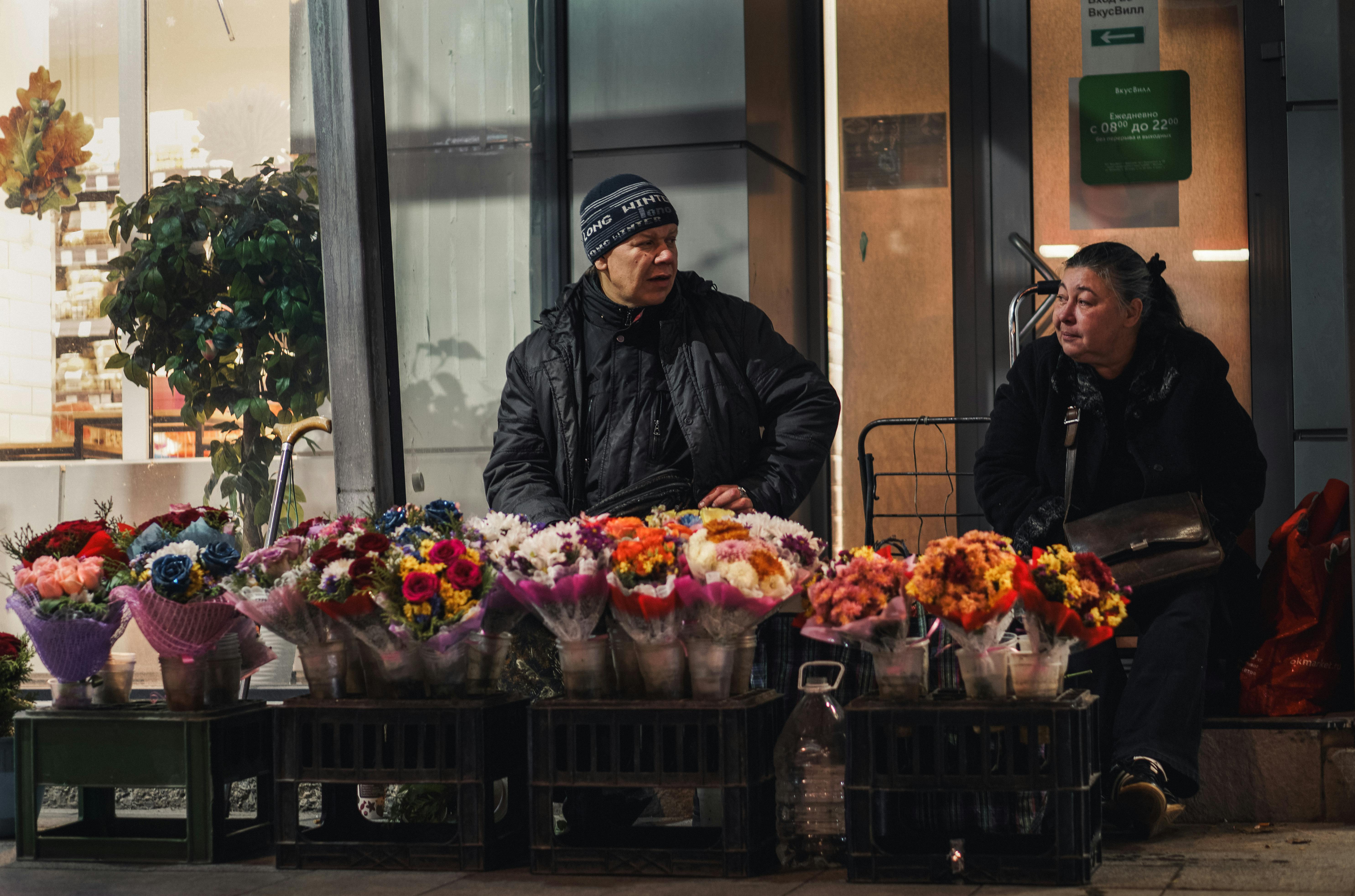 People Selling Flowers on the Street · Free Stock Photo