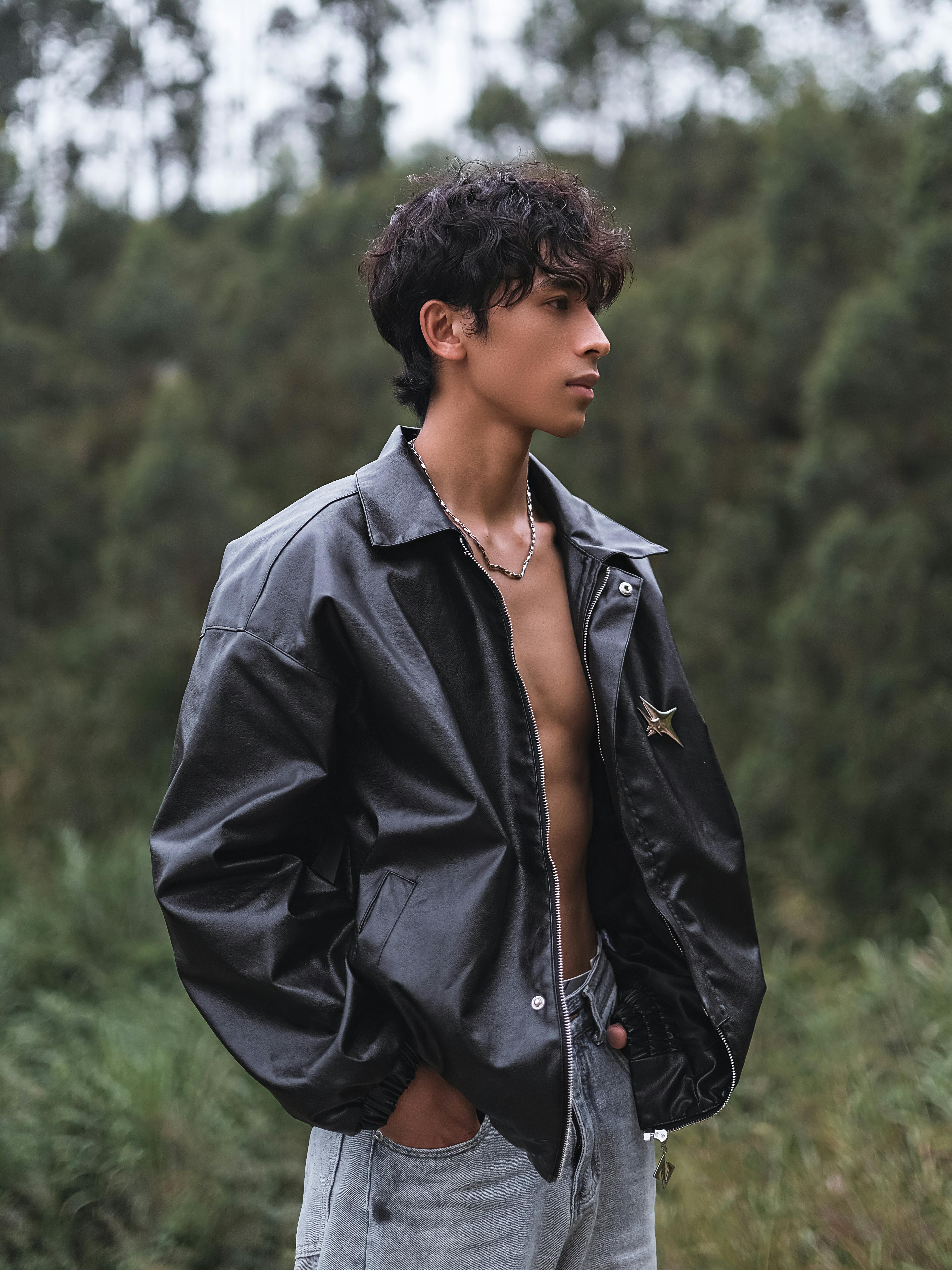 Kostenloses Foto zum Thema: cooler look, draußen, dressman, entspannt ...