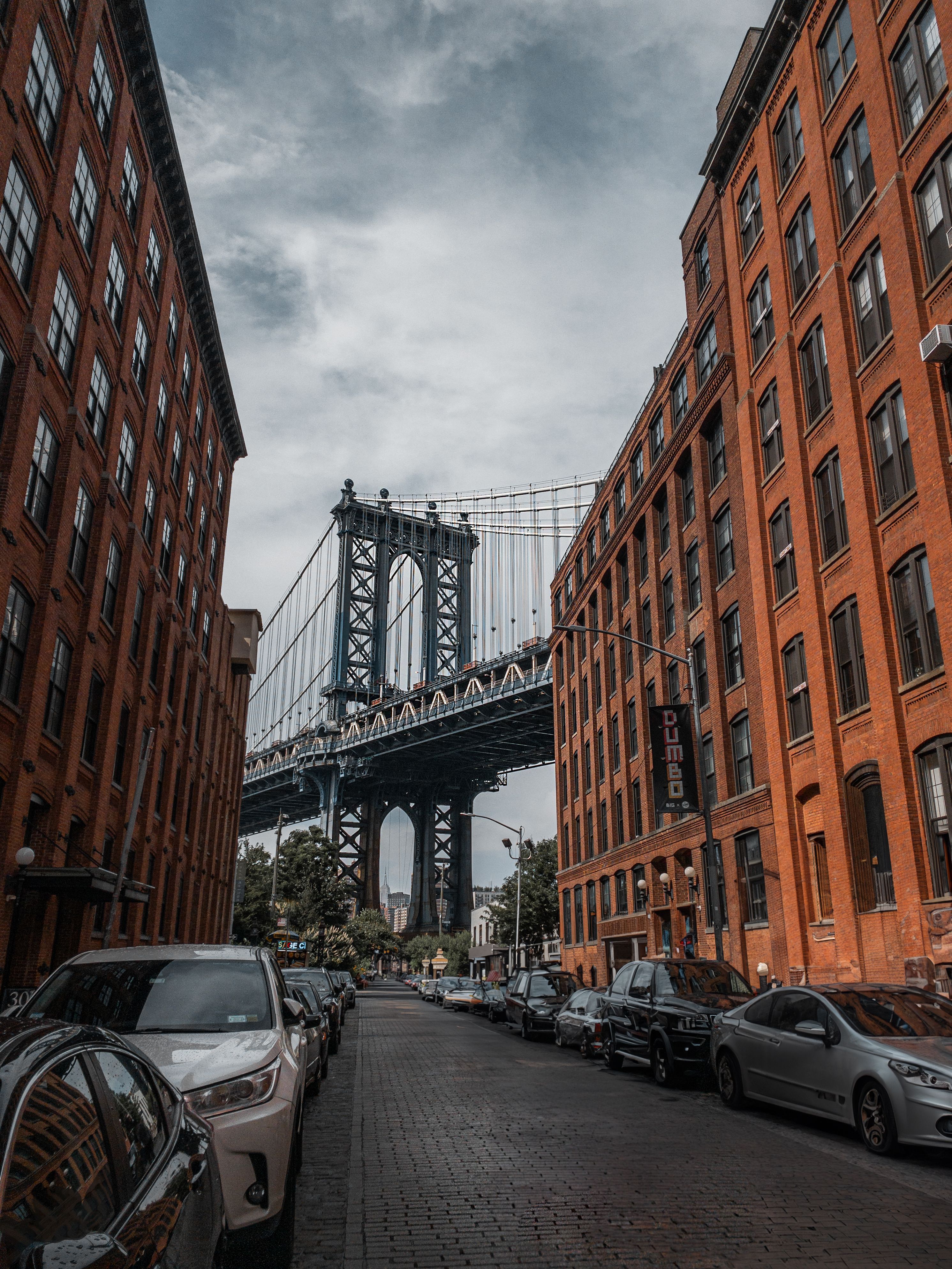 Manhattan Bridge behind Street in New York · Free Stock Photo