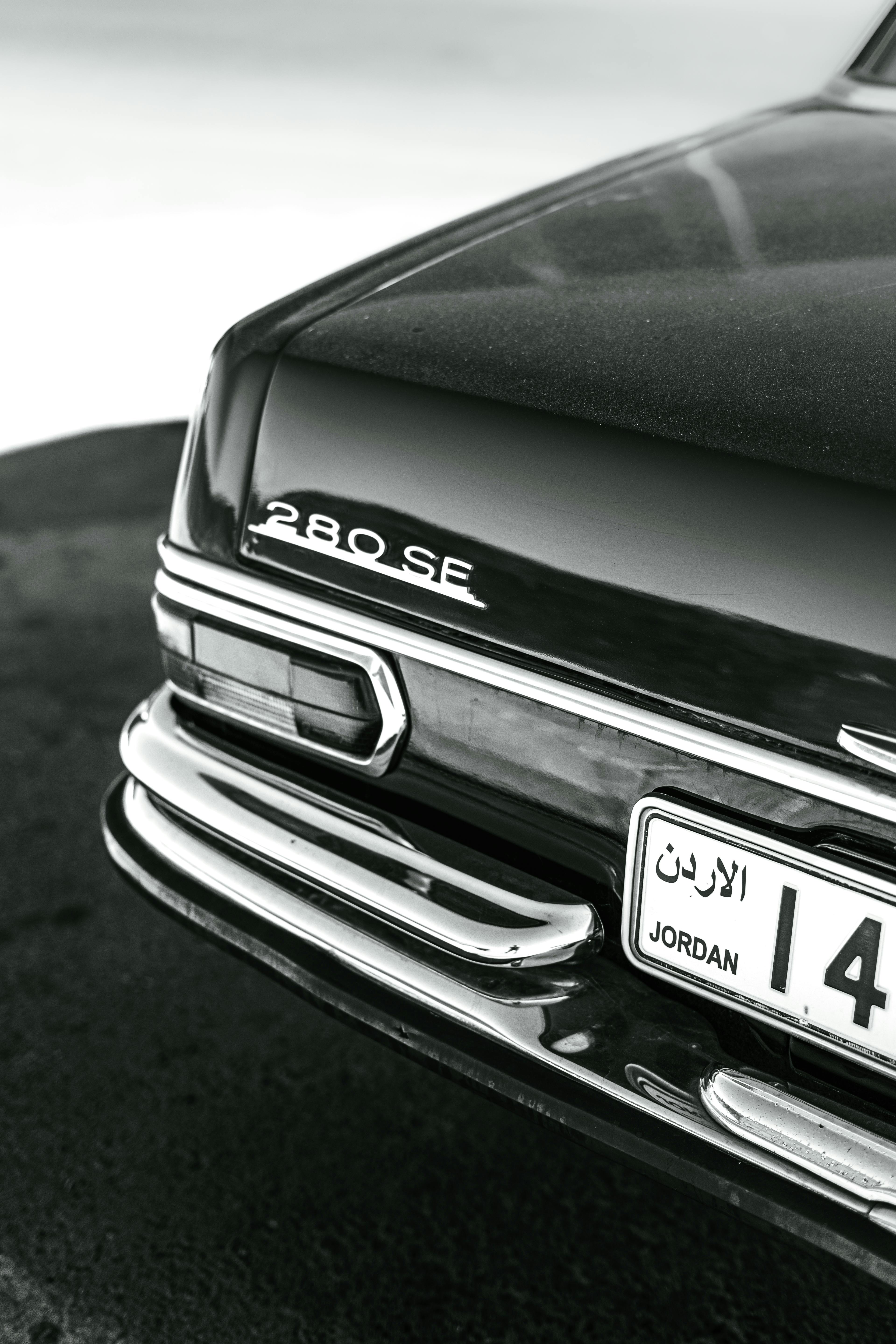 Retro Mercedes in Black and White · Free Stock Photo