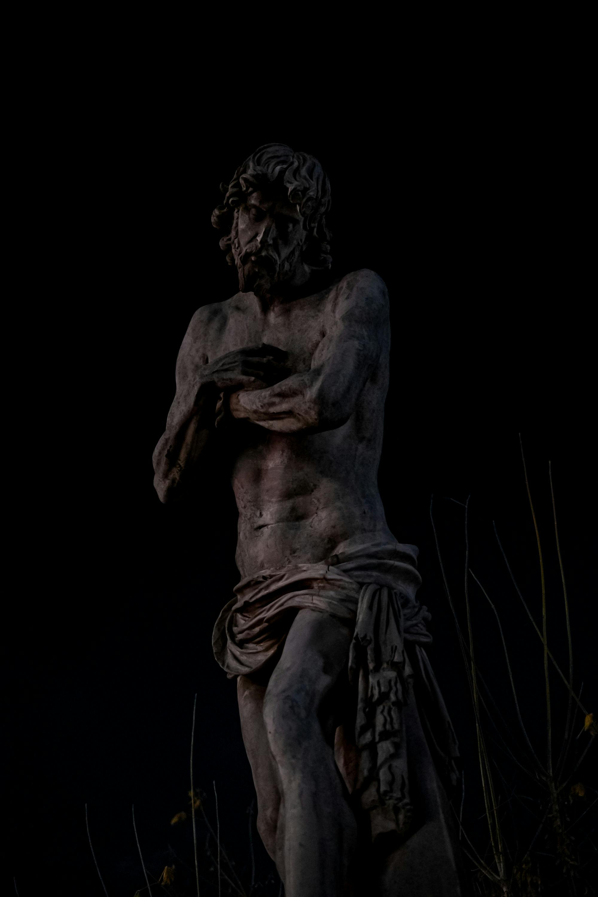 Topless Woman Without Arms Concrete Statue · Free Stock Photo