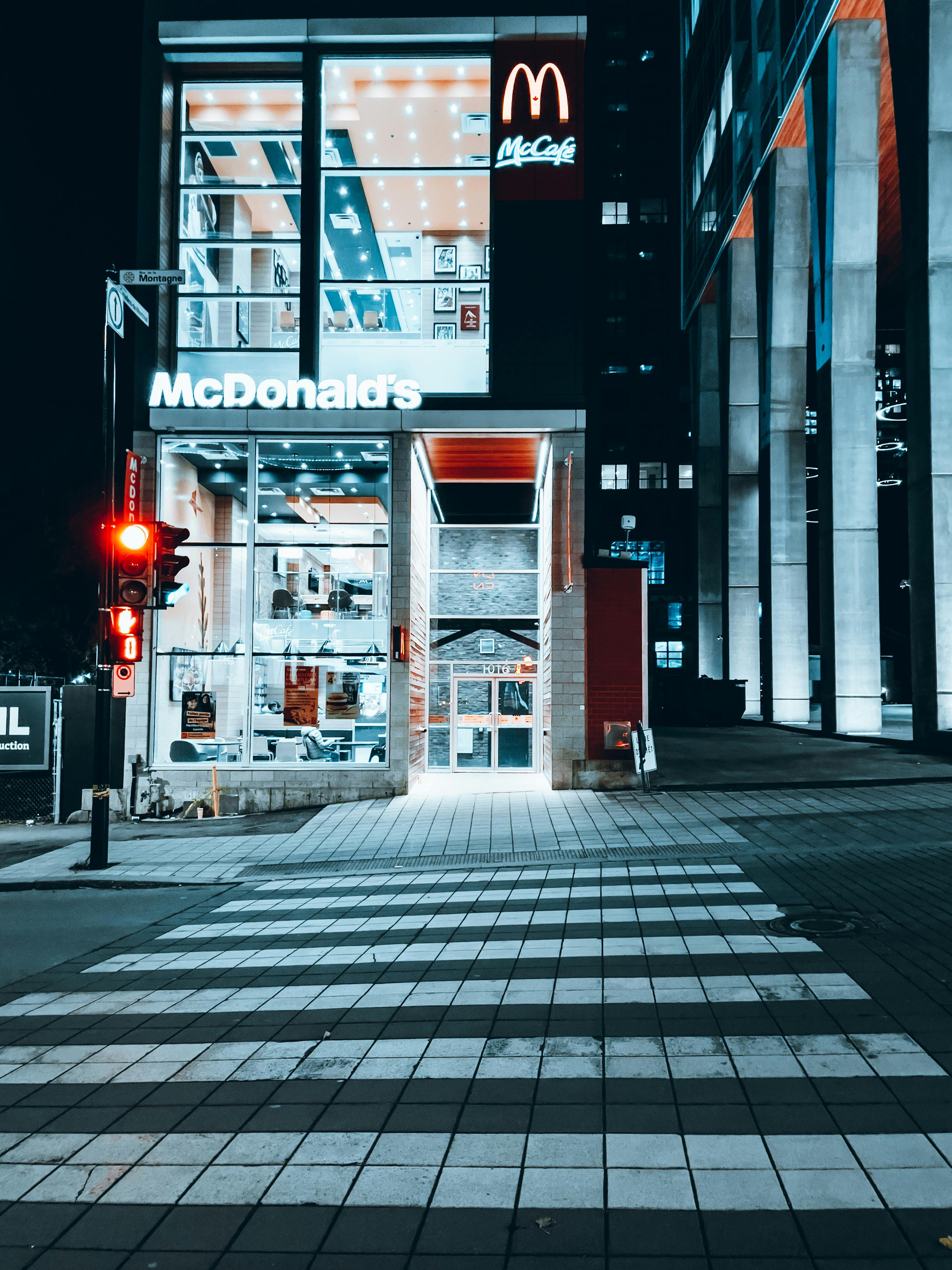 McDonalds Fast Food Restaurant by Street at Night · Free Stock Photo