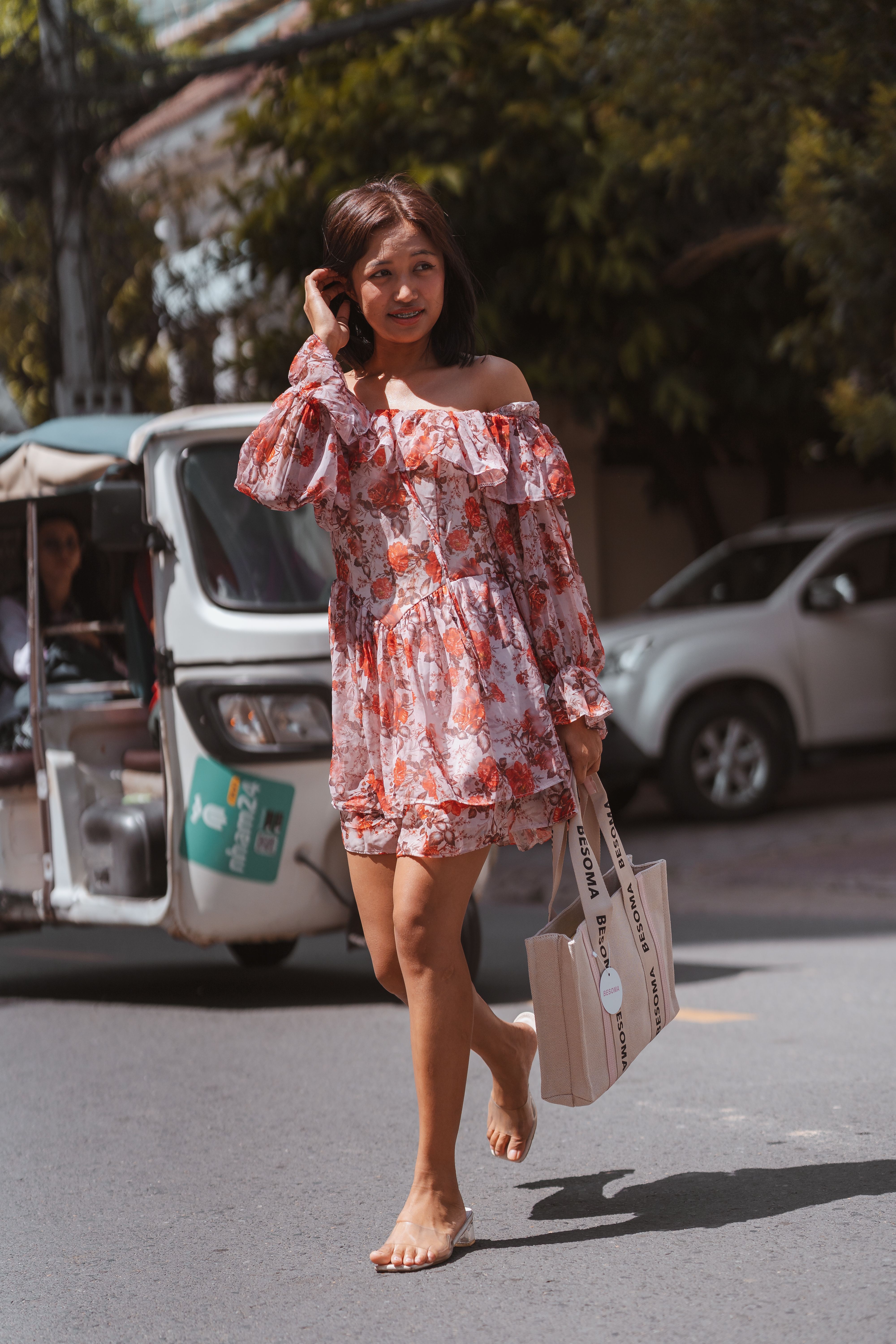 Girly bag modeling · Free Stock Photo