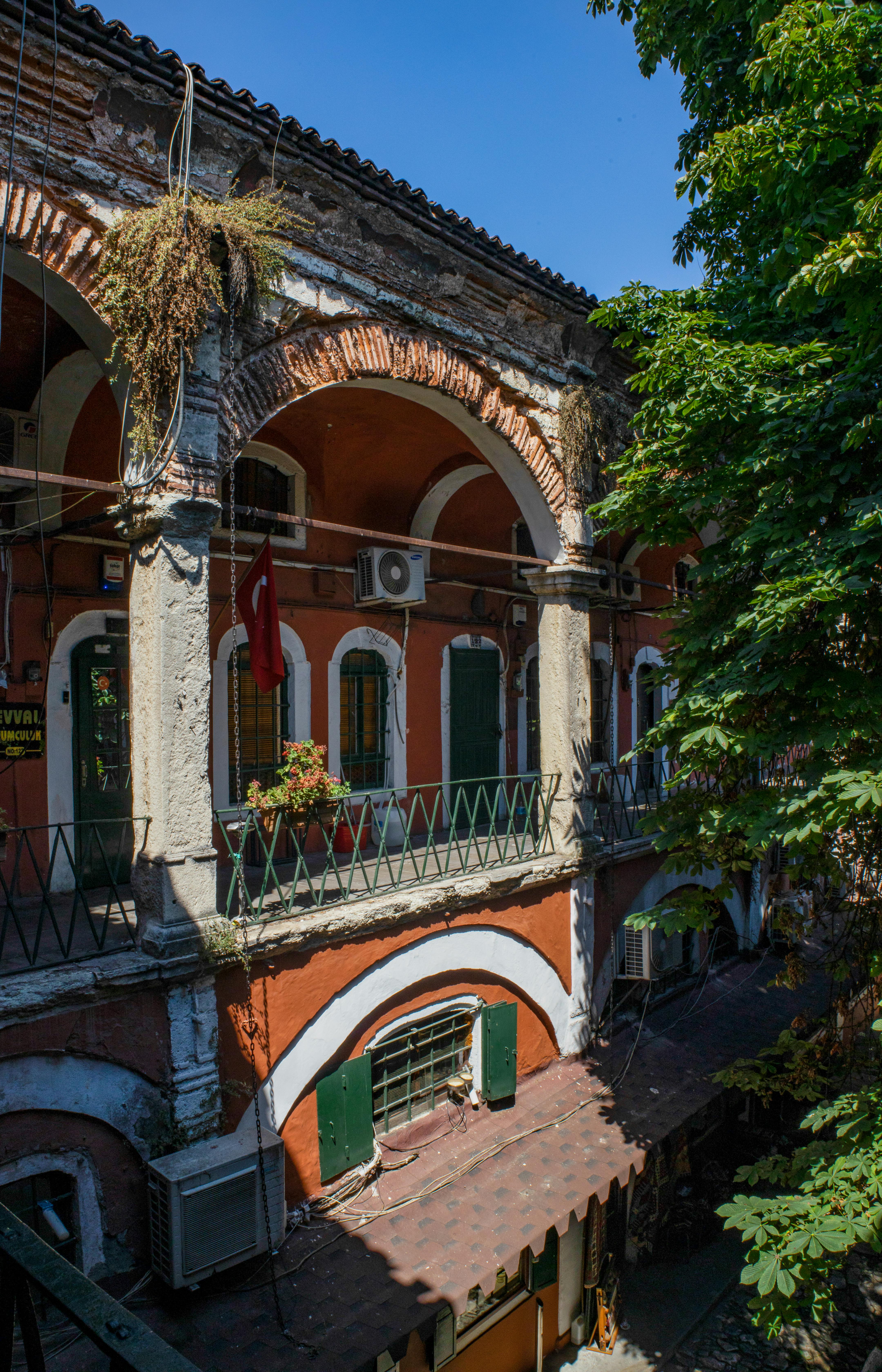 Foto de stock gratuita sobre arcos, balcón, balcones, casa, casas ...