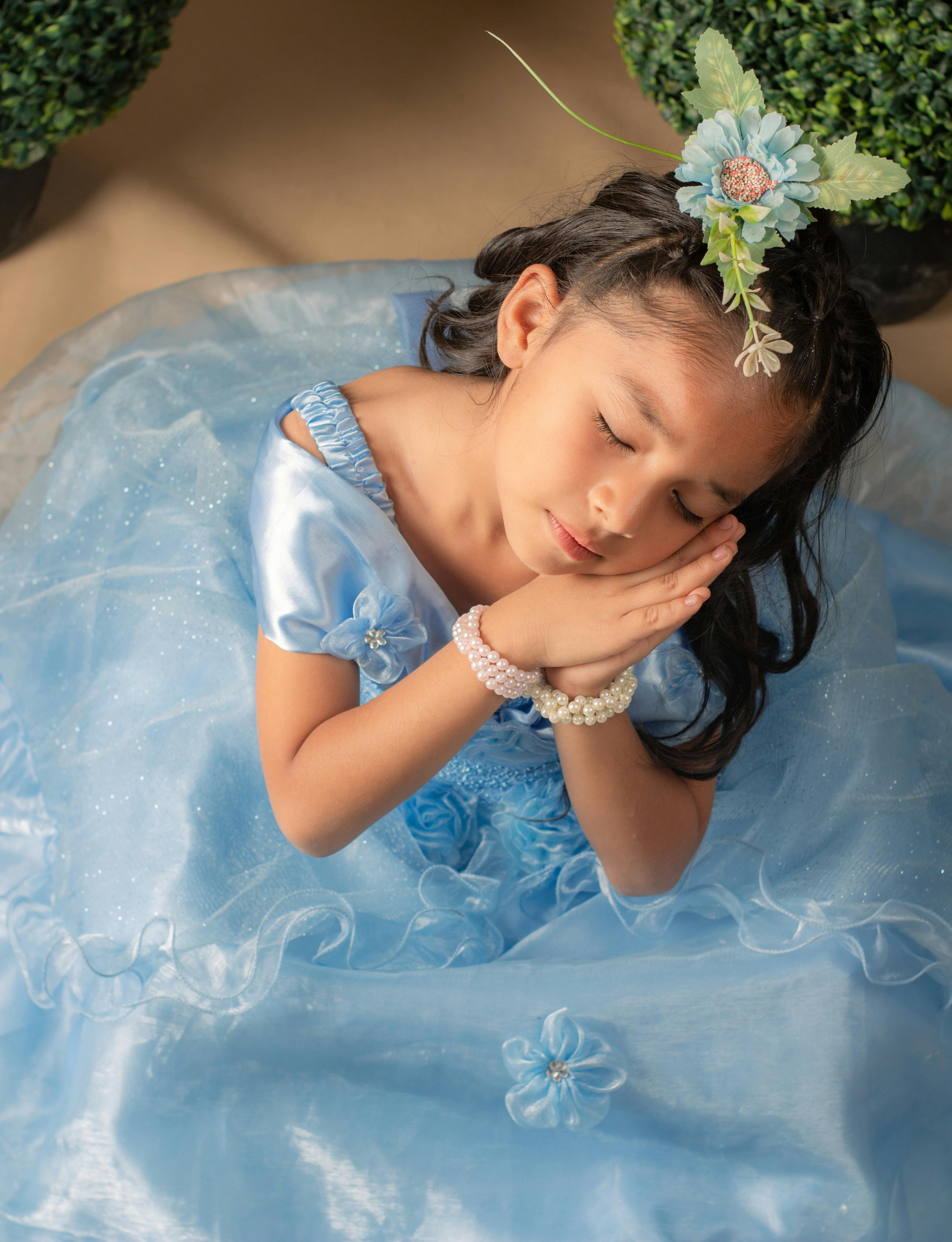 Girl Flowers Photos, Download The BEST Free Girl Flowers Stock Photos ...