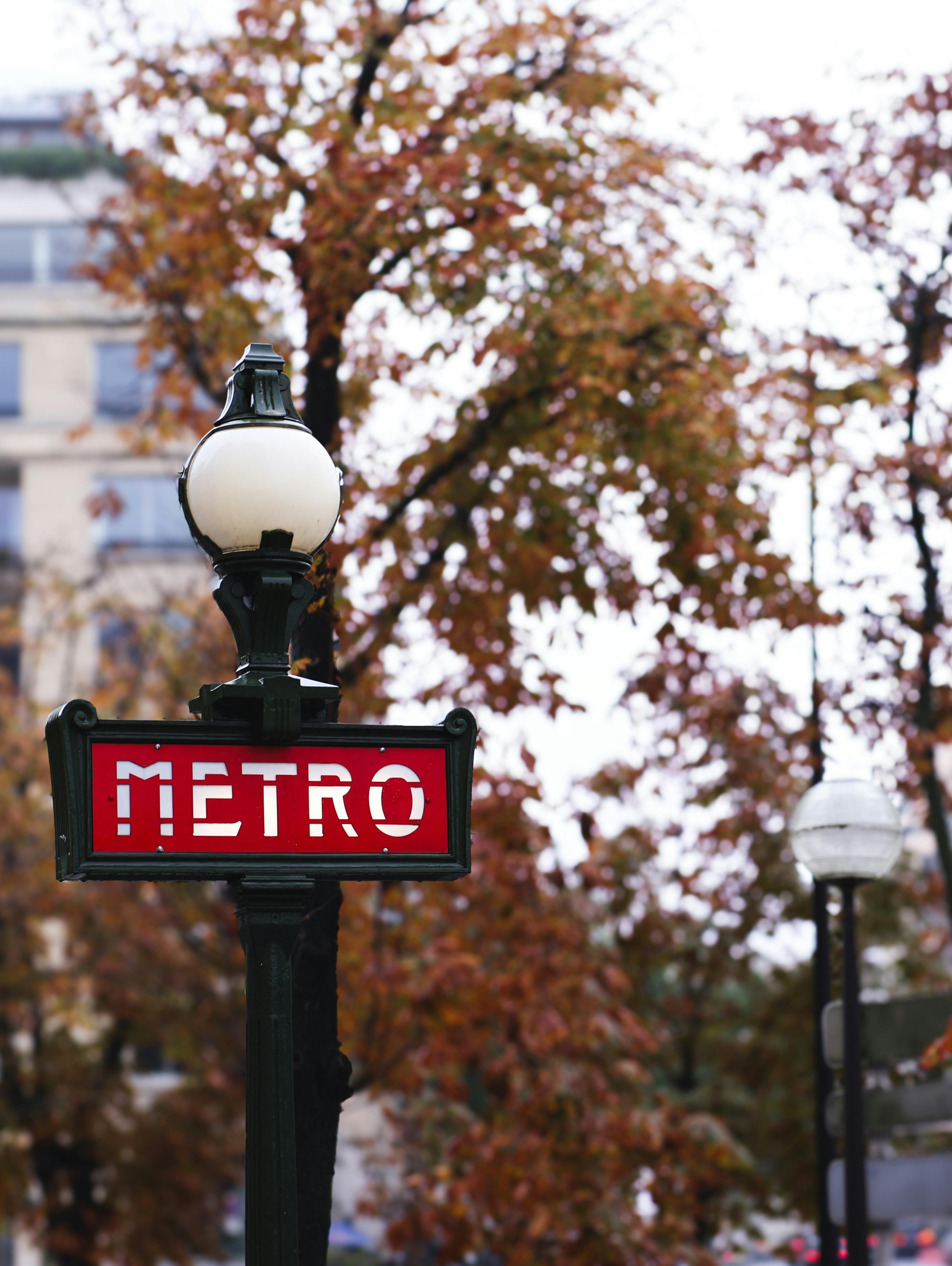 Metro Sign on Street Lamp · Free Stock Photo