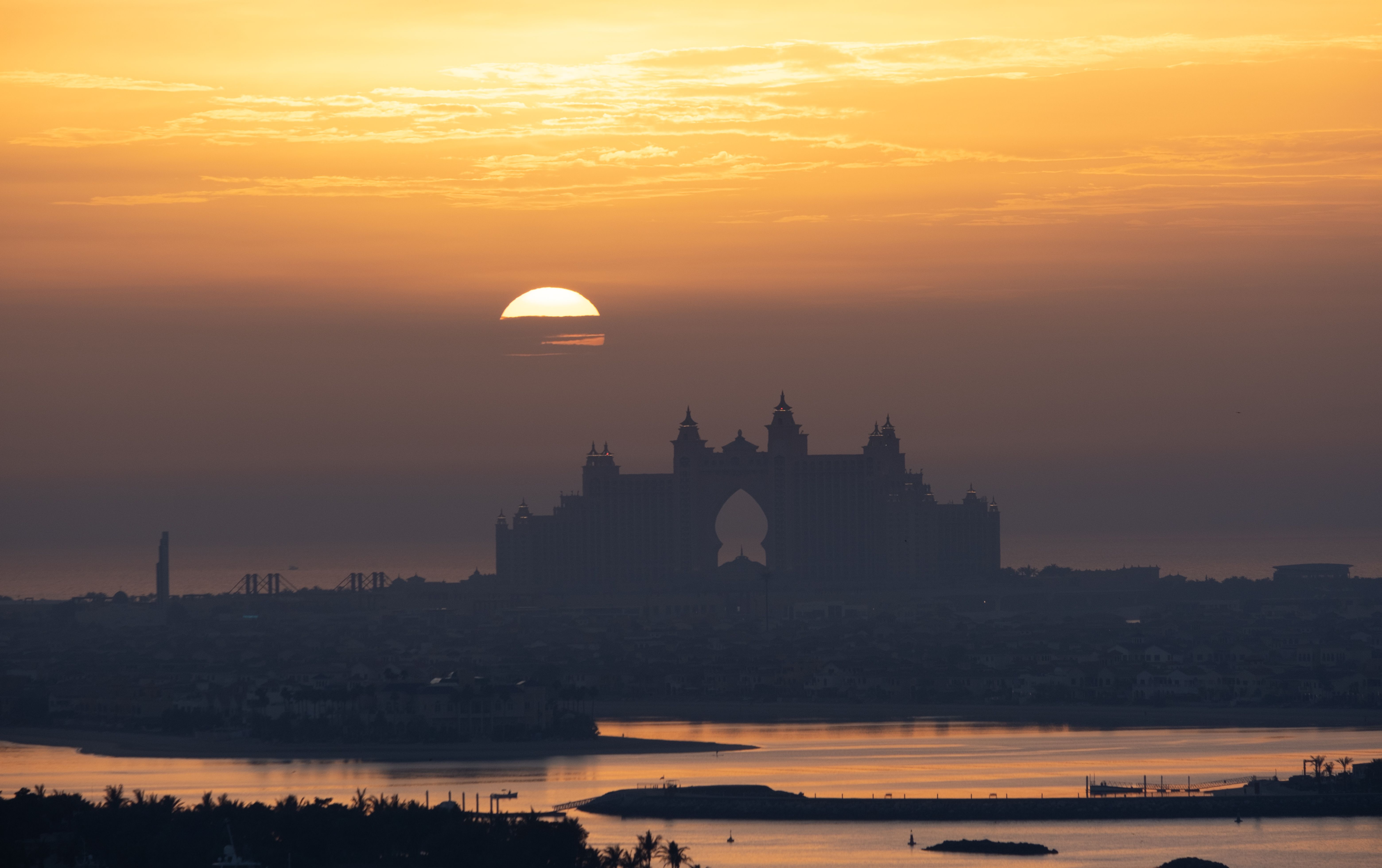 Silhouette Atlantis Hotel in Dubai · Free Stock Photo