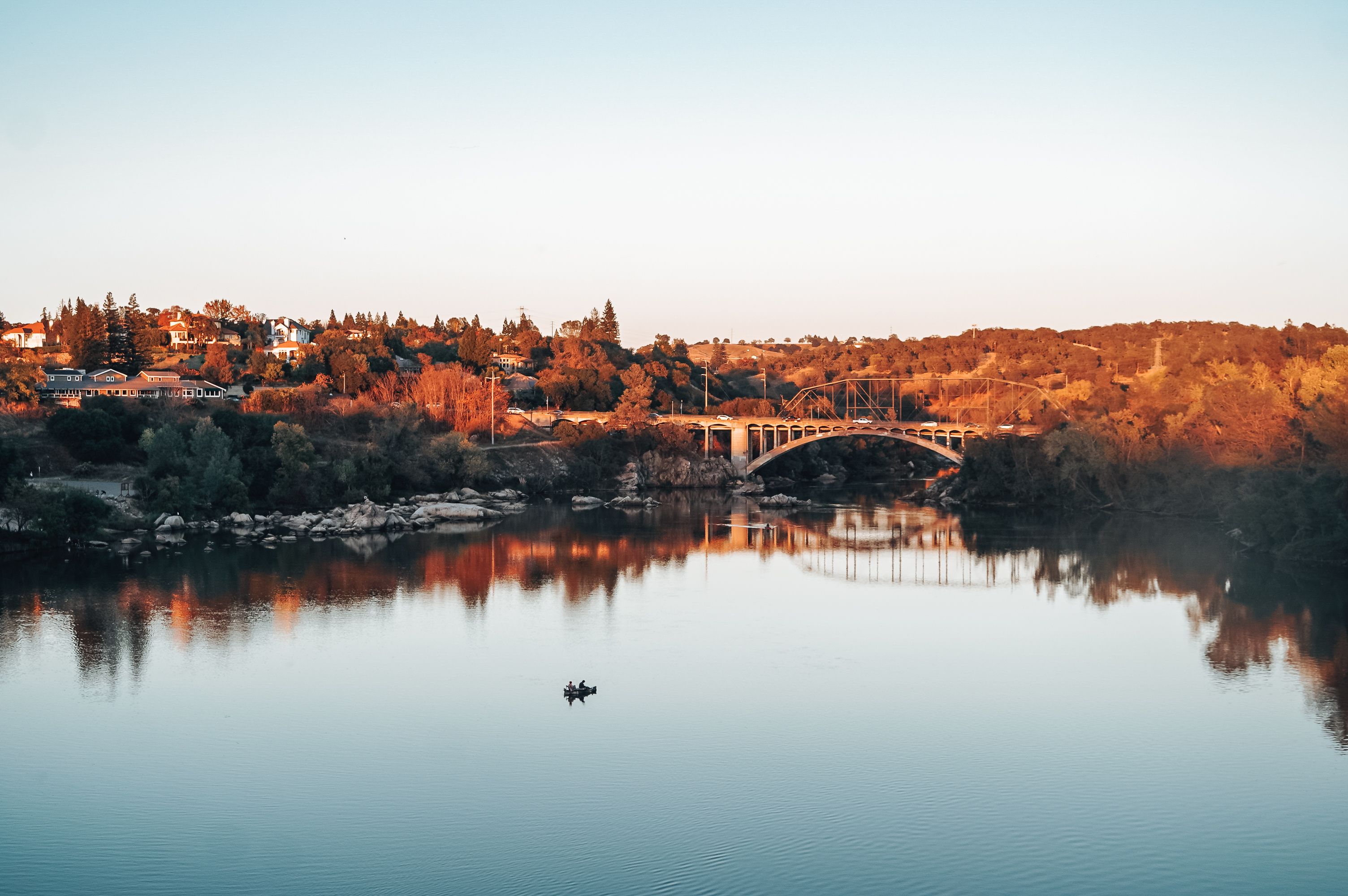 Rainbow Bridge on Lake Natoma in Folsom in Autumn · Free Stock Photo
