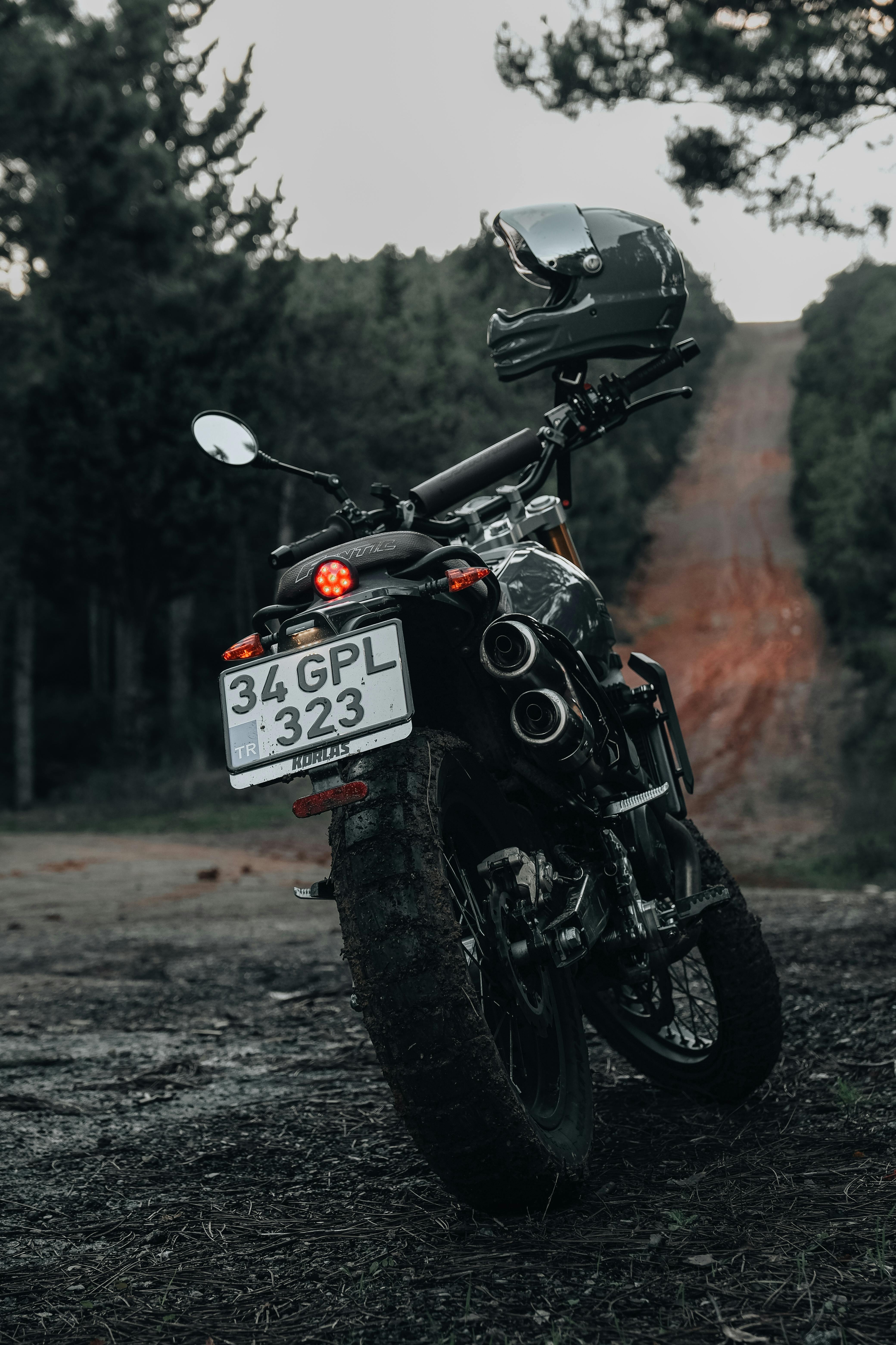 Back View of Motorbike · Free Stock Photo