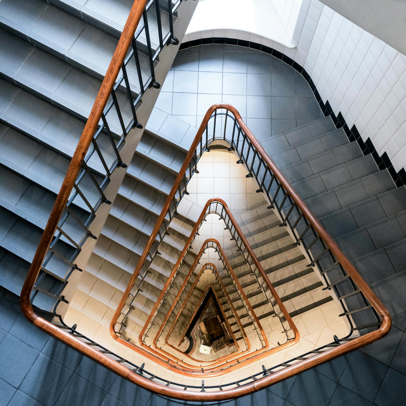 Huge Staircase Photos, Download The BEST Free Huge Staircase Stock ...