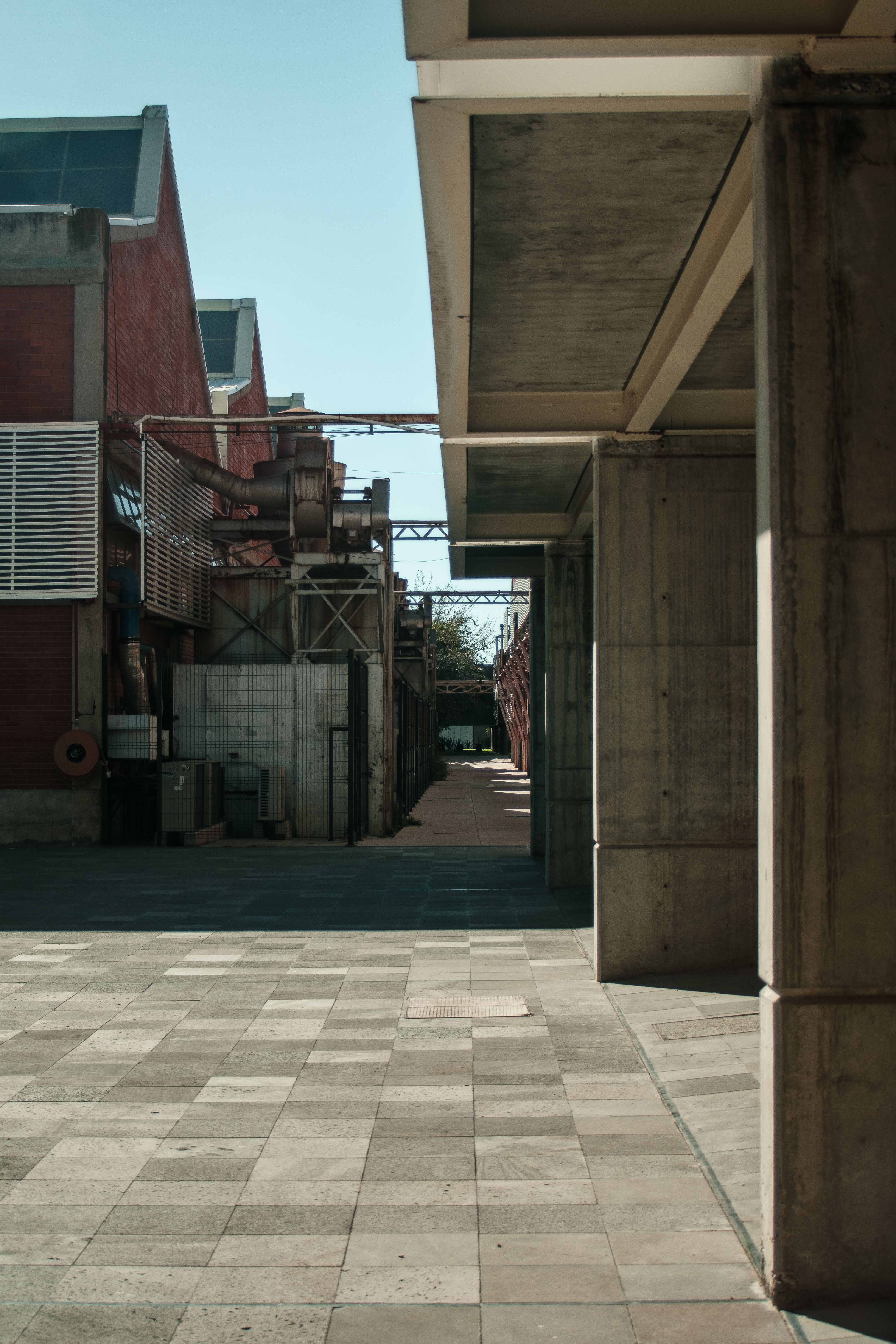 Alley between Buildings · Free Stock Photo