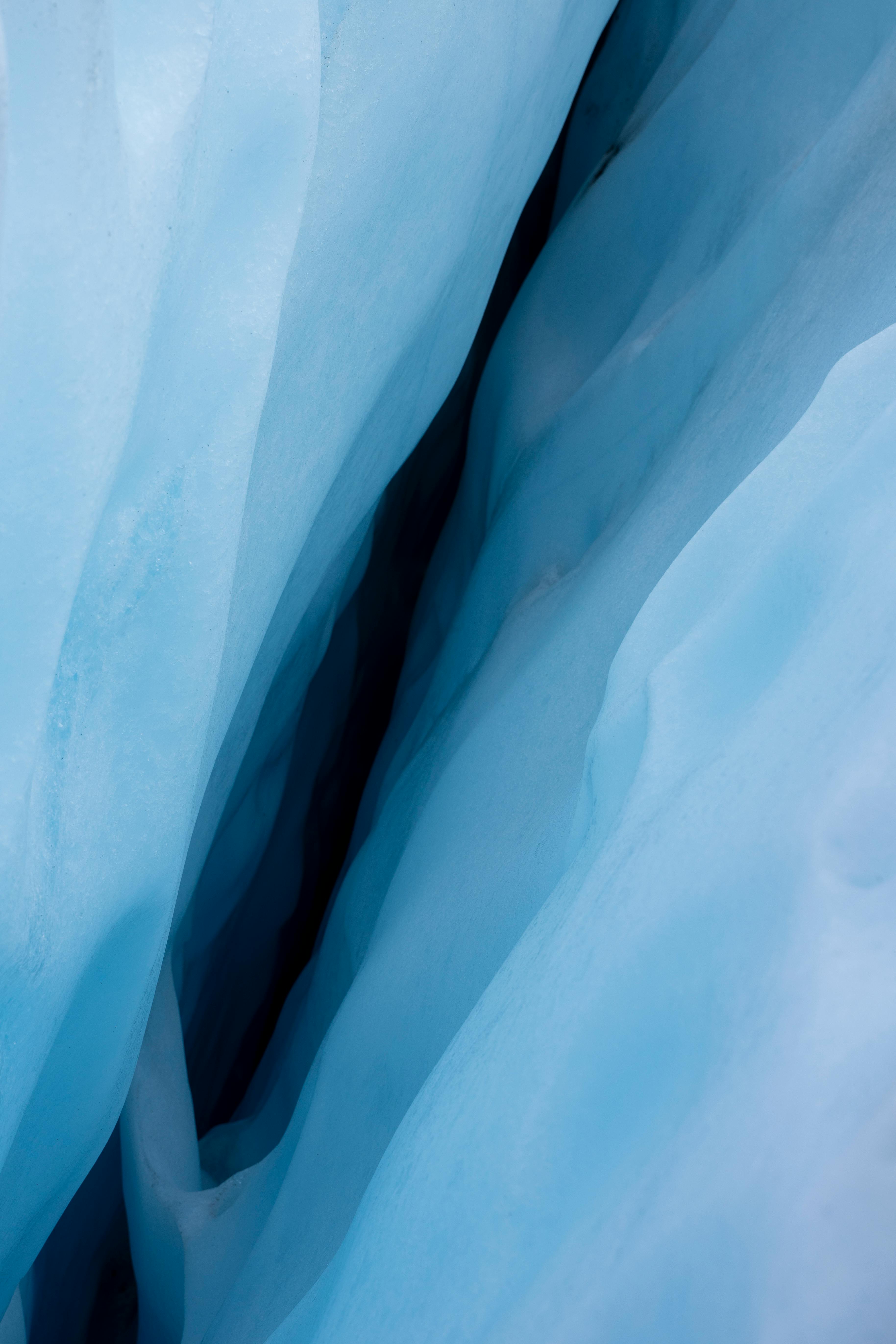 View of a Gap between the Glacier · Free Stock Photo