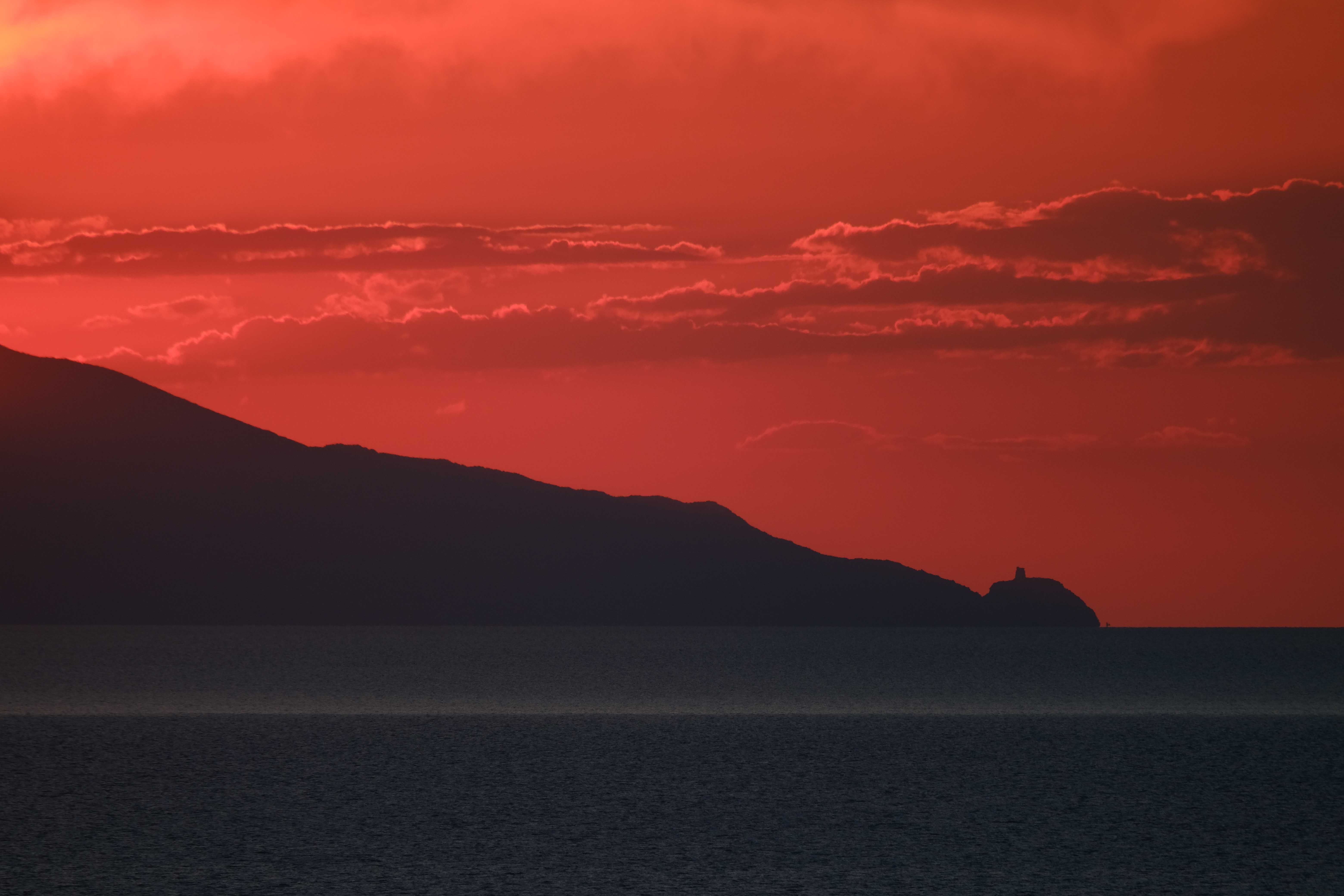 Red Sky over Island · Free Stock Photo