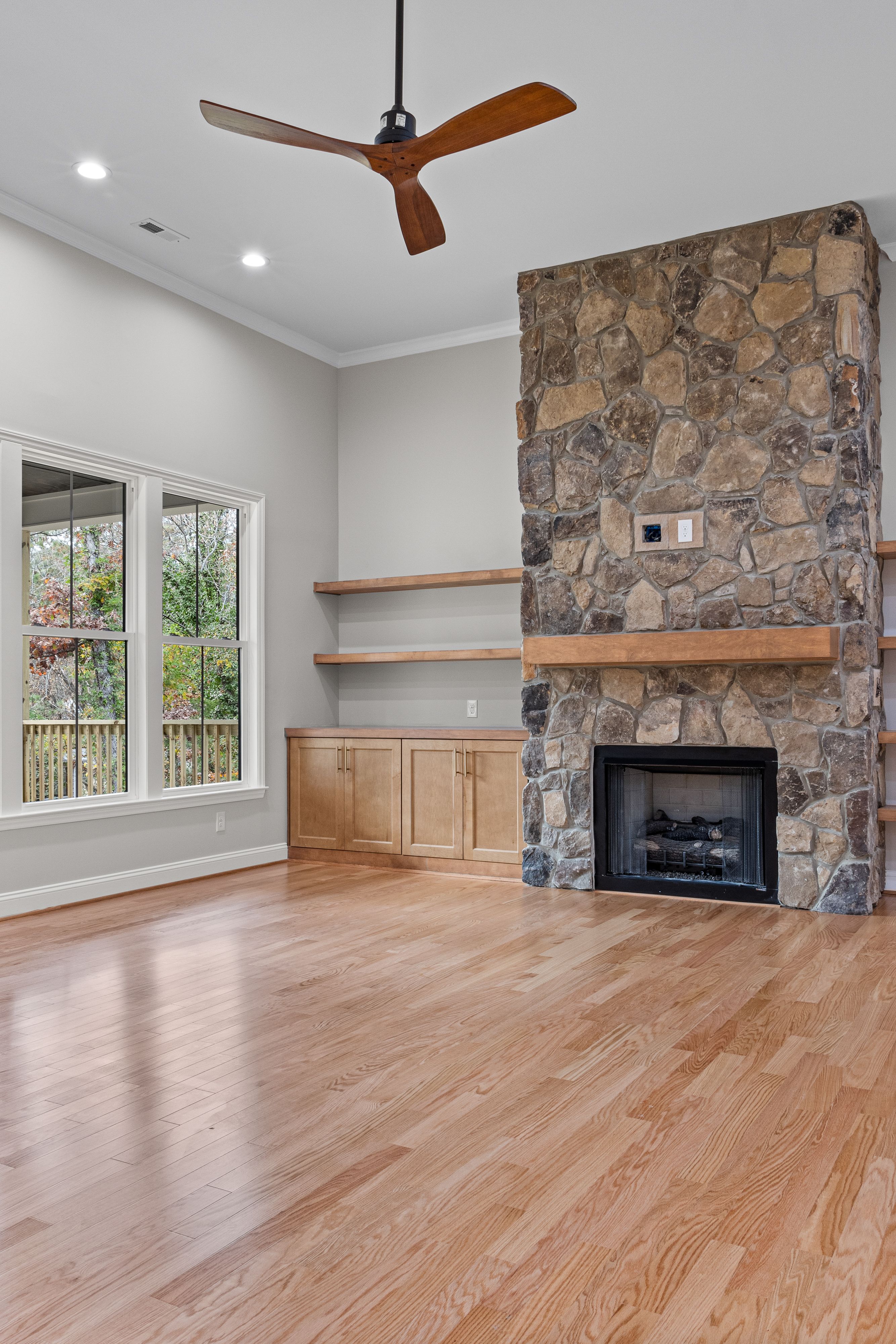 Modern Living Room with a Fireplace · Free Stock Photo