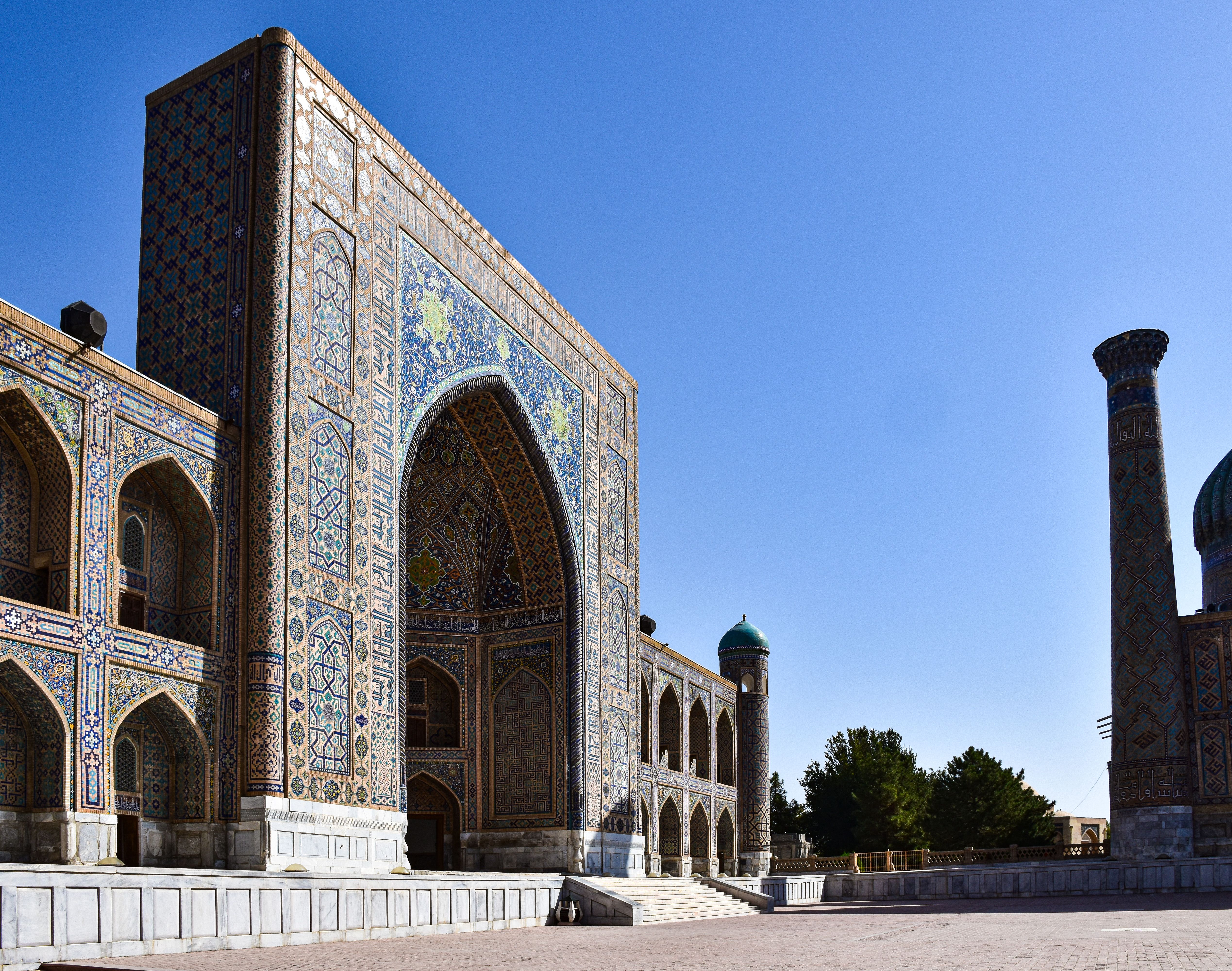 Tilya Kori Madrasa on Registan Square in Samarkand Uzbekistan · Free ...