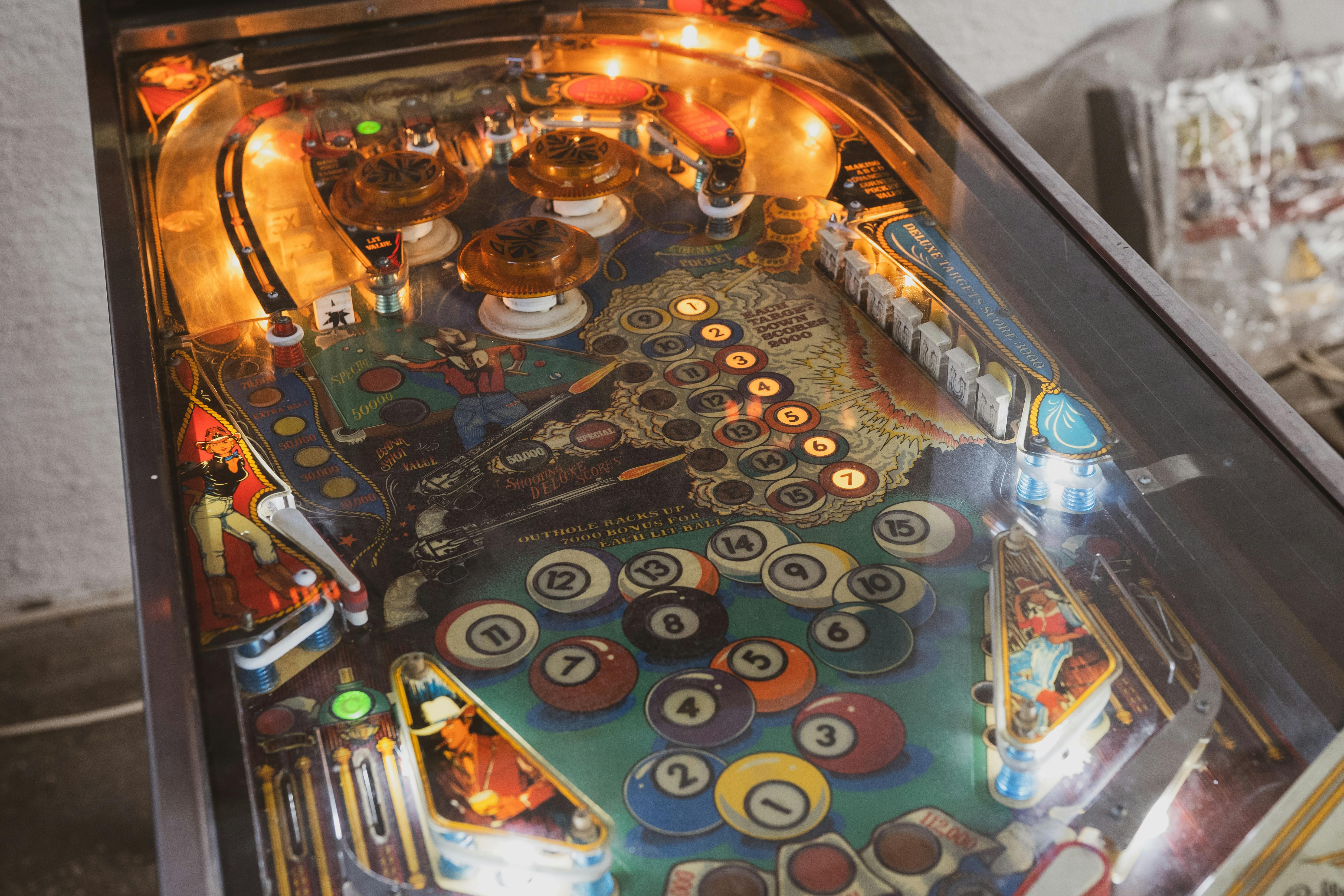Playing pinball machine · Free Stock Photo