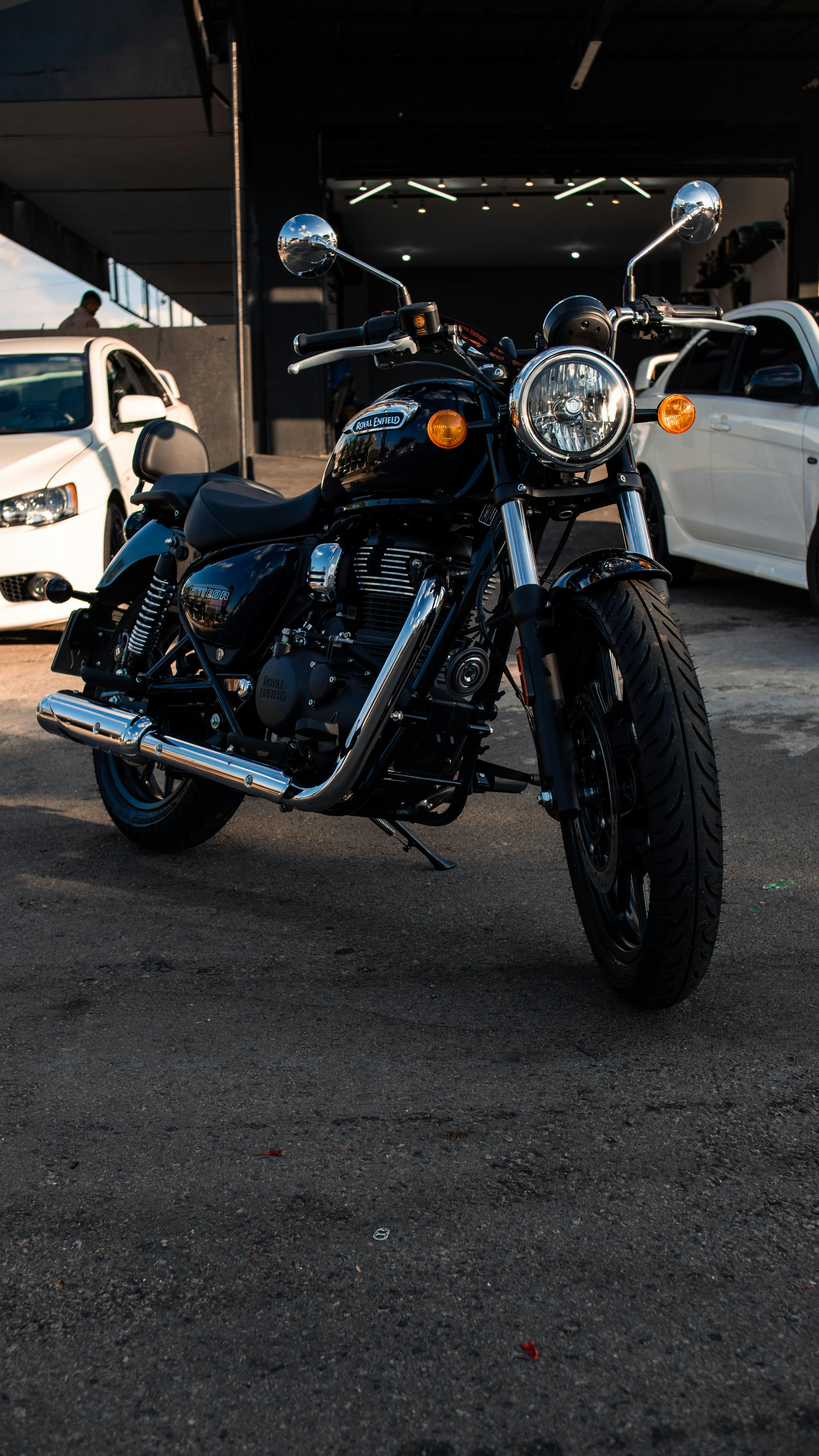 Royal Enfield Meteor Motorcycle · Free Stock Photo