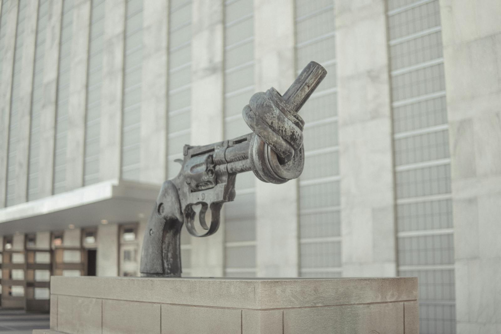 Knotted Gun Statue Photos, Download The BEST Free Knotted Gun Statue ...