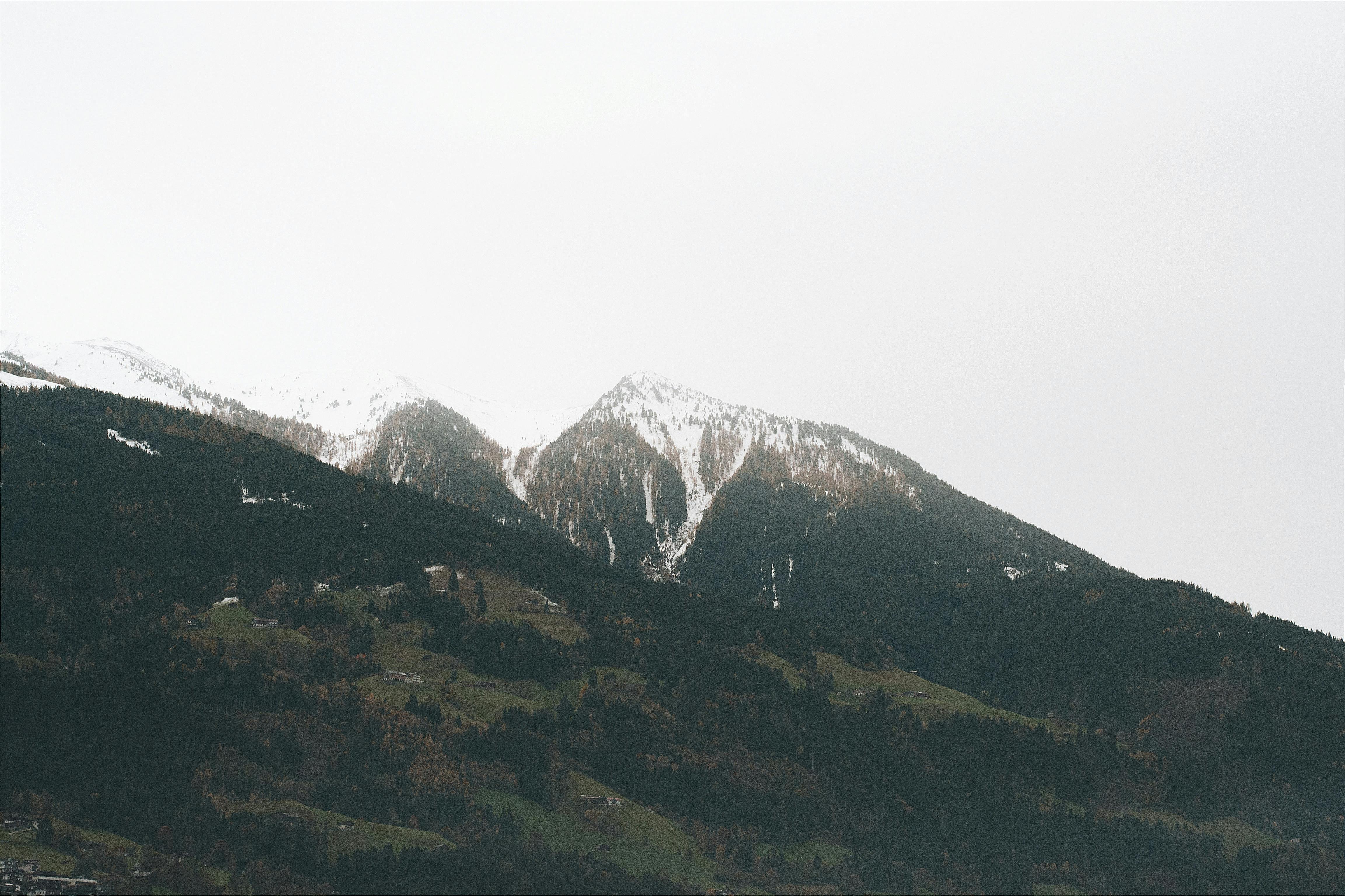 Mountainside With Houses Among the Forest · Free Stock Photo