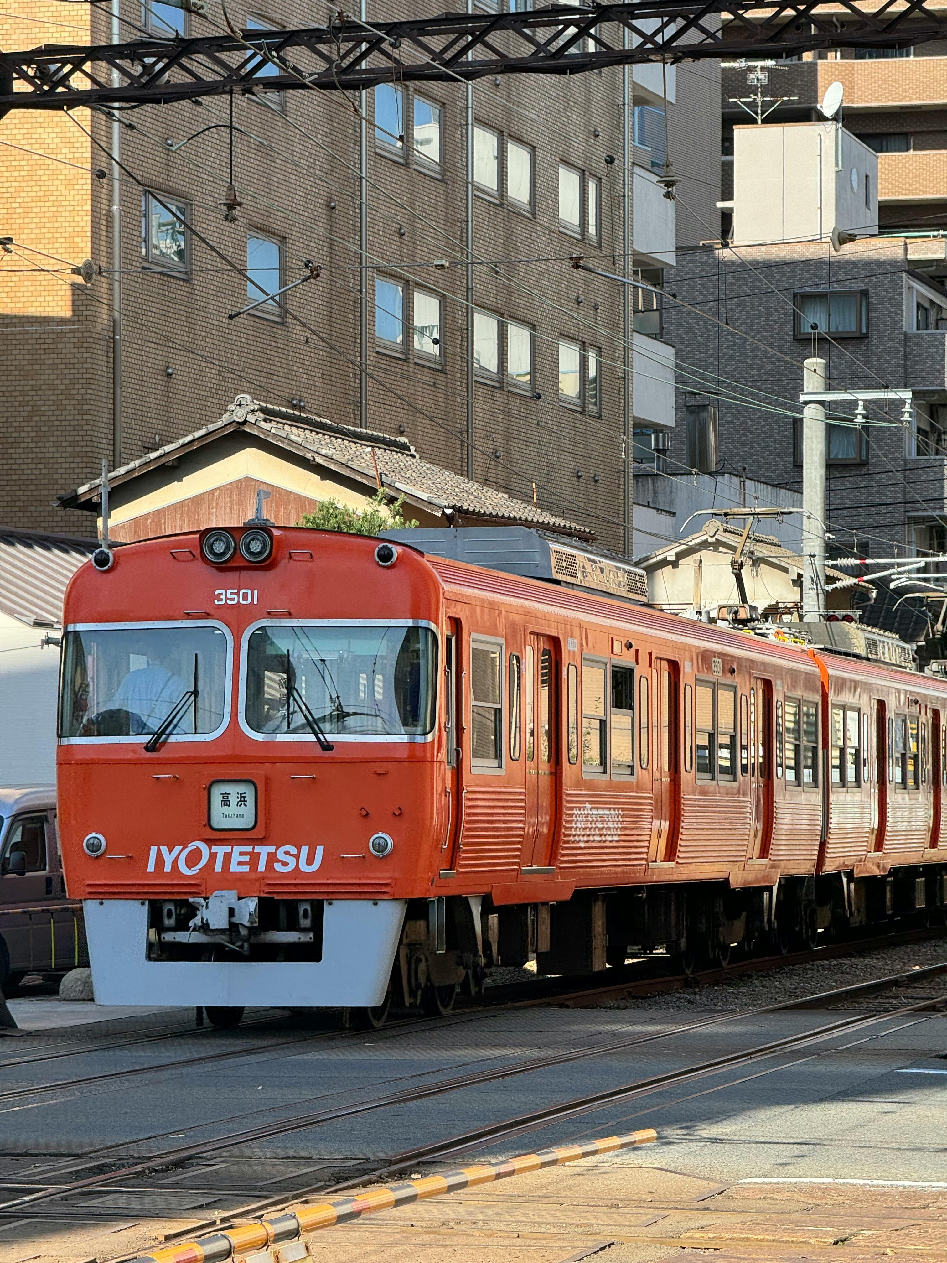 Train in City · Free Stock Photo