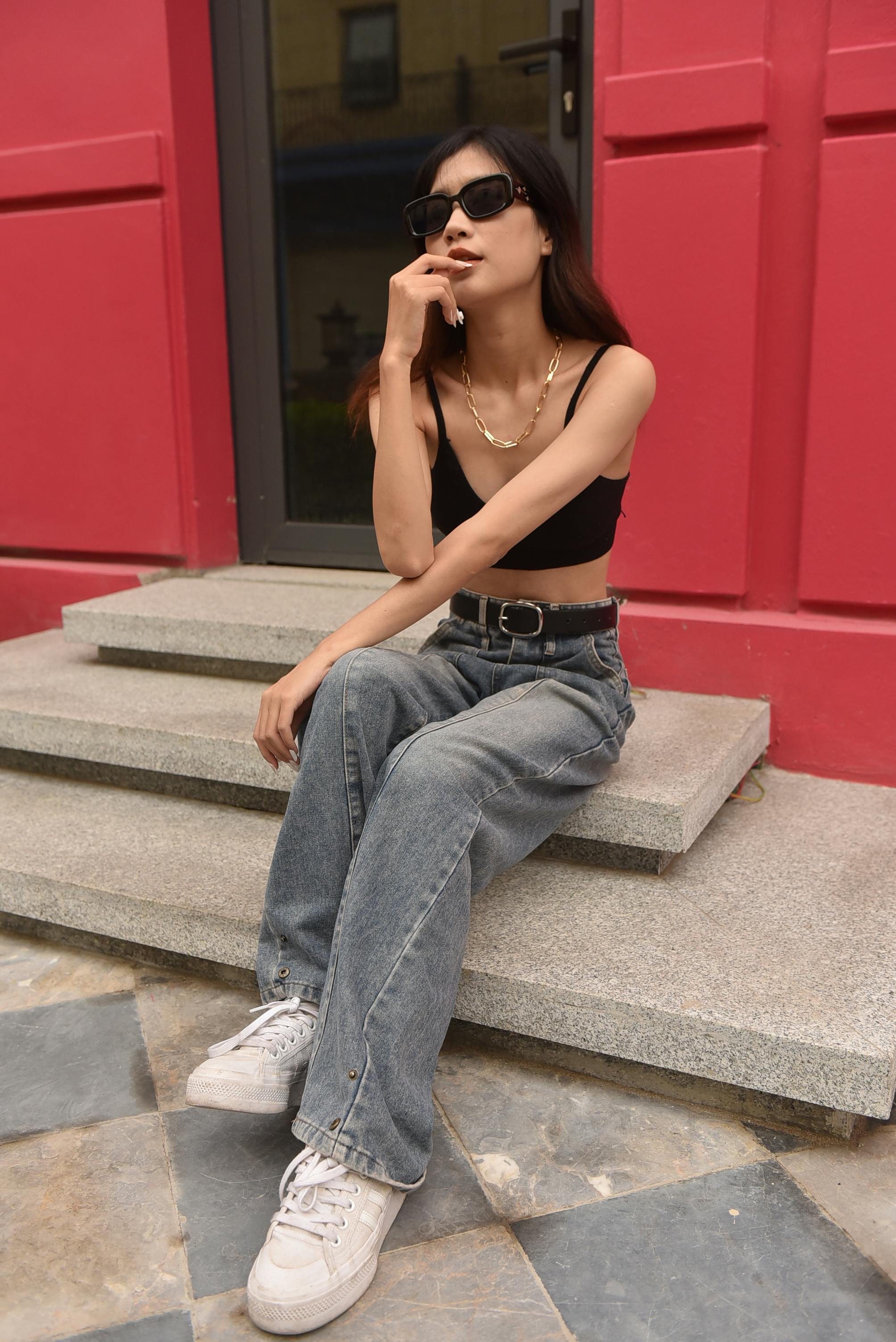 Woman in Bra and Jeans · Free Stock Photo