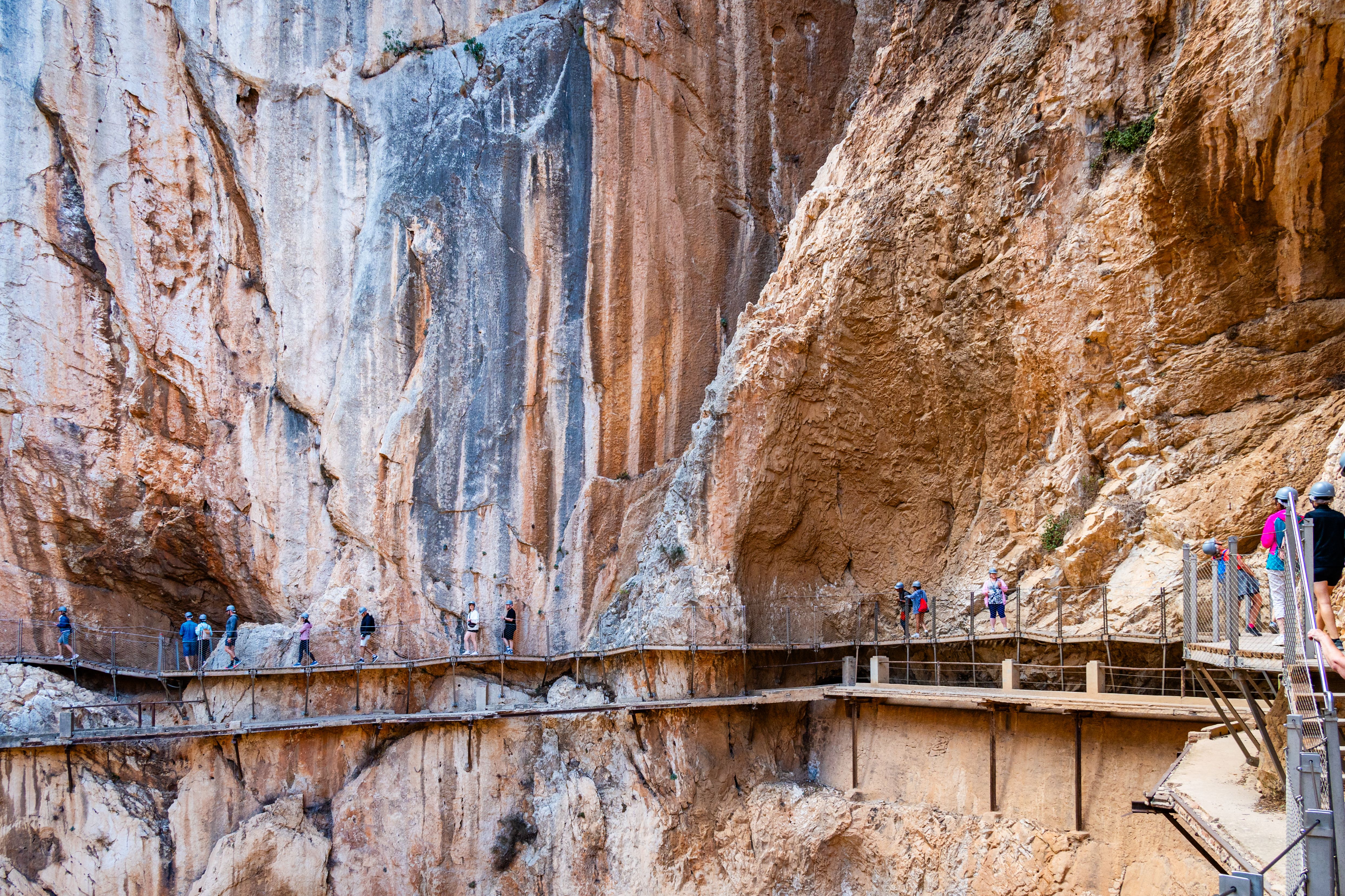 People on The King Little Path · Free Stock Photo